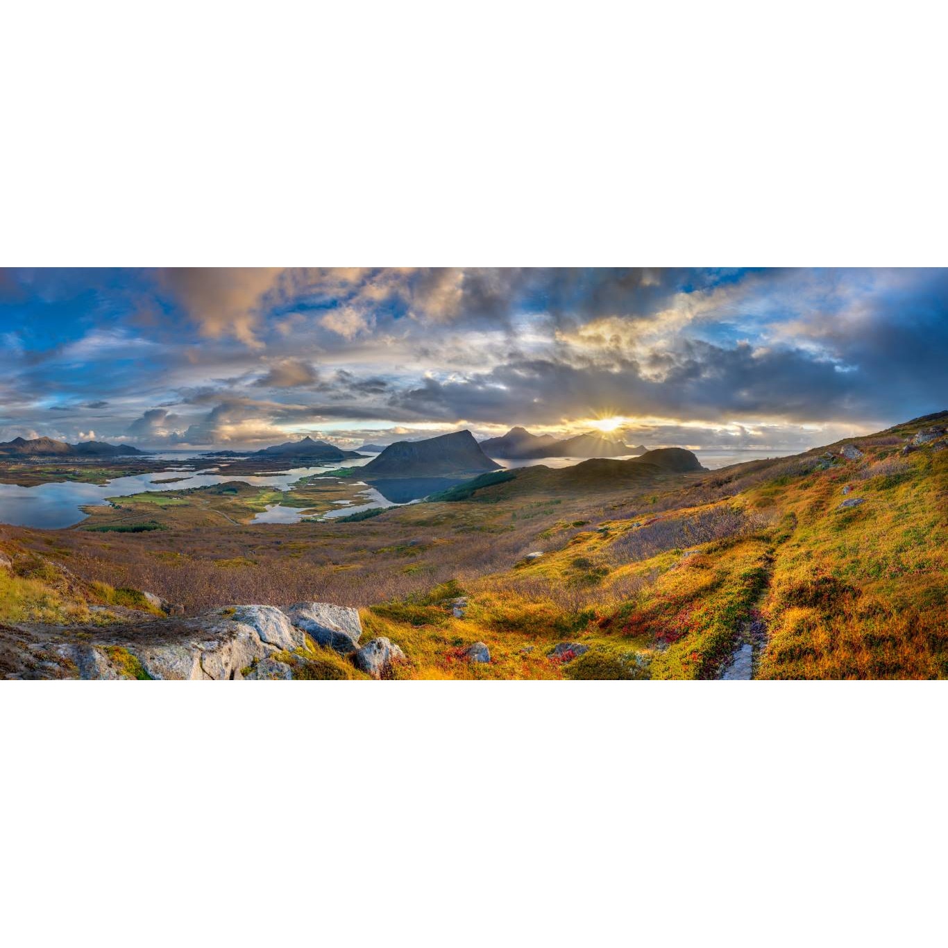 Sticker perete - Rasaritul Soarelui Deasupra Muntilor Din Norvegia ...