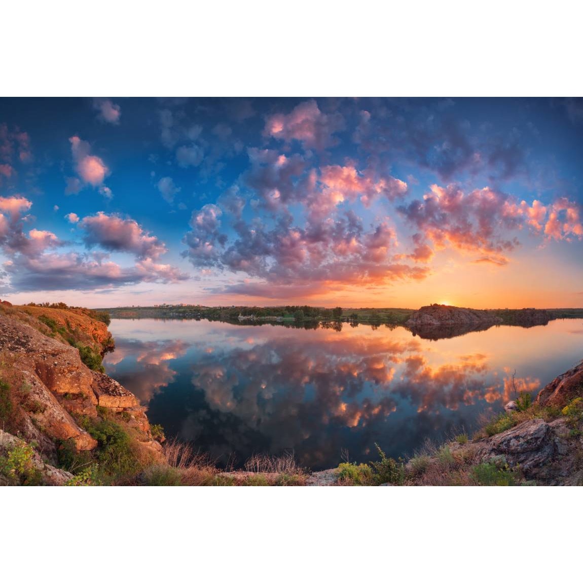 Sticker perete - Reflexia Norilor In Apa, 130x90 cm - eMAG.ro