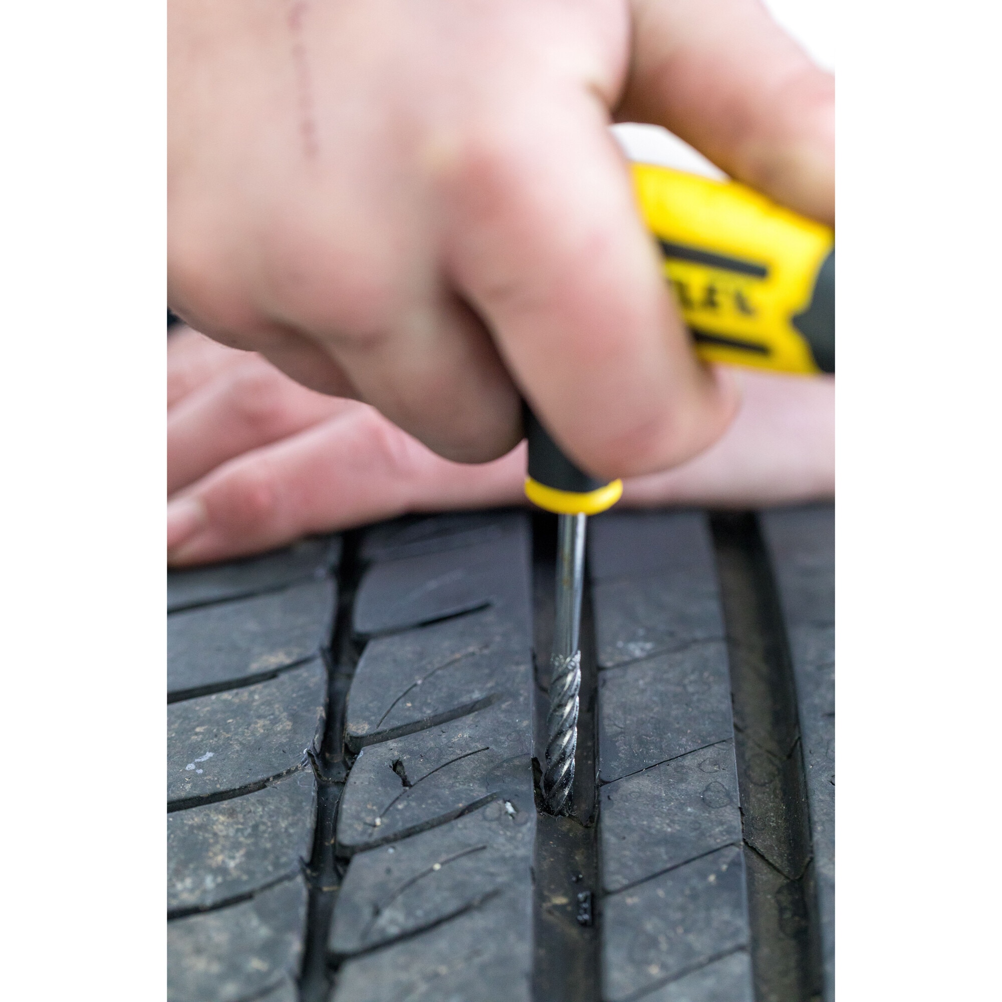 Trusa de reparare pene anvelope auto Stanley STHT80891-0, conceputa ...