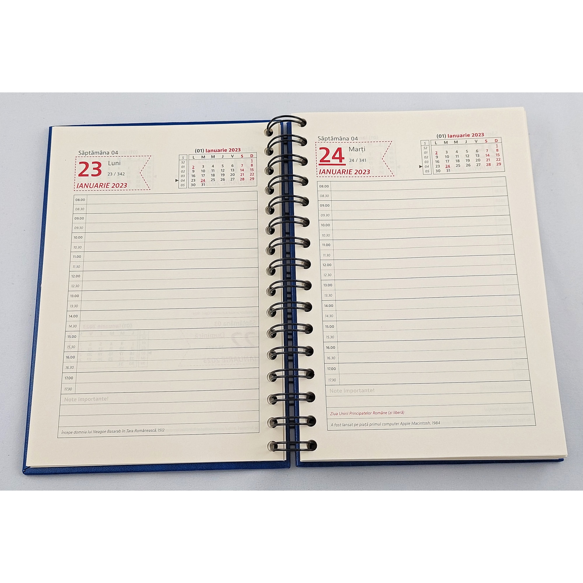 Agenda datata 2023 format A5 cu o zi pe pagina coperta albastra legata ...