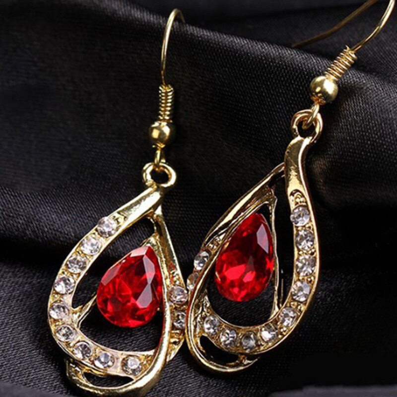 Set de bijuterii din picaturi de rubin cu zirconiu cubic - eMAG.ro