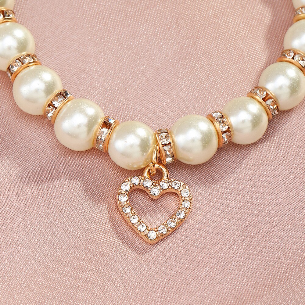 Bratara dama, margele albe, pandantiv inima cu cristale, strasuri ...