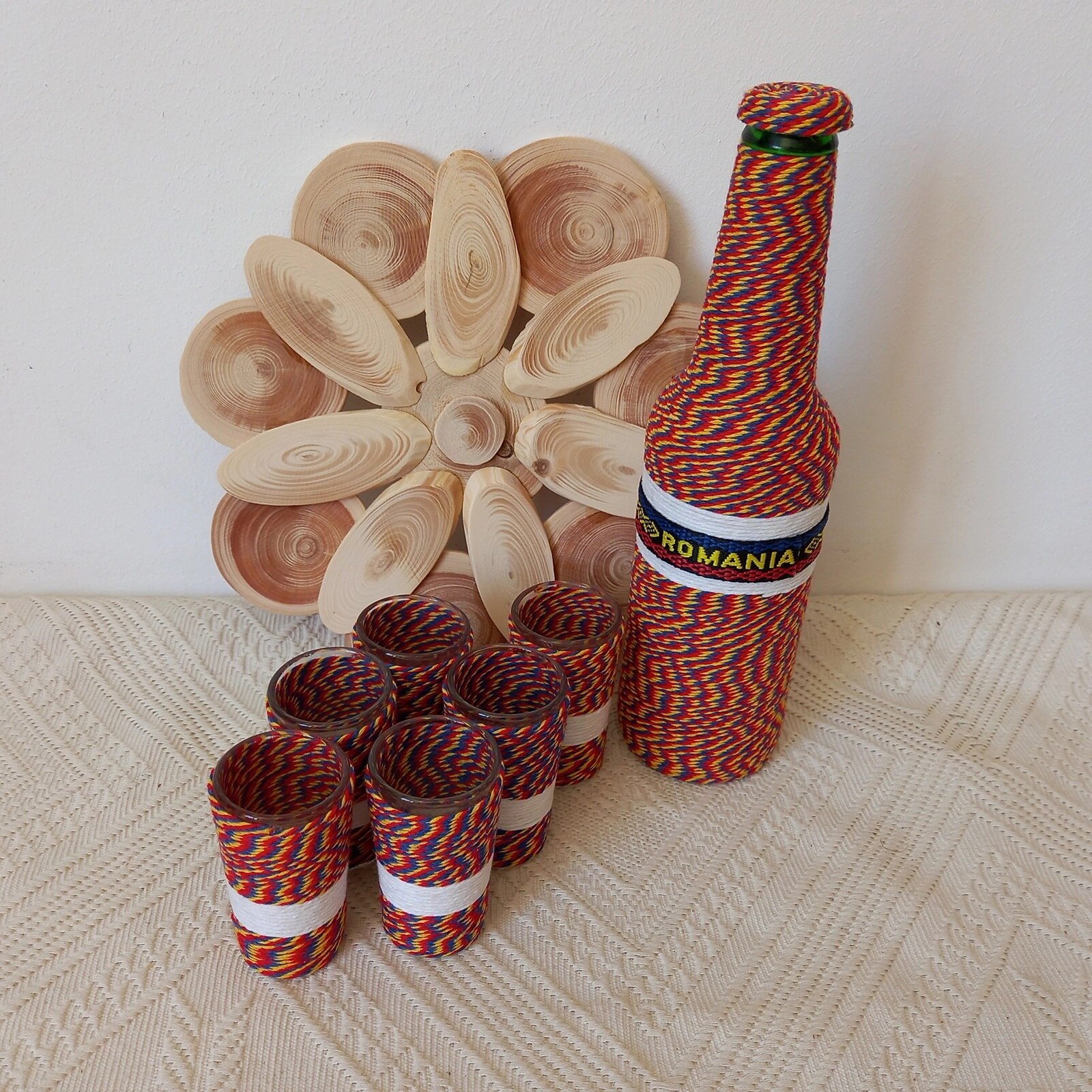 Set pentru Tuica, sticla 450 ml cu 6 Pahare 50 ml si Tava, Romania ...