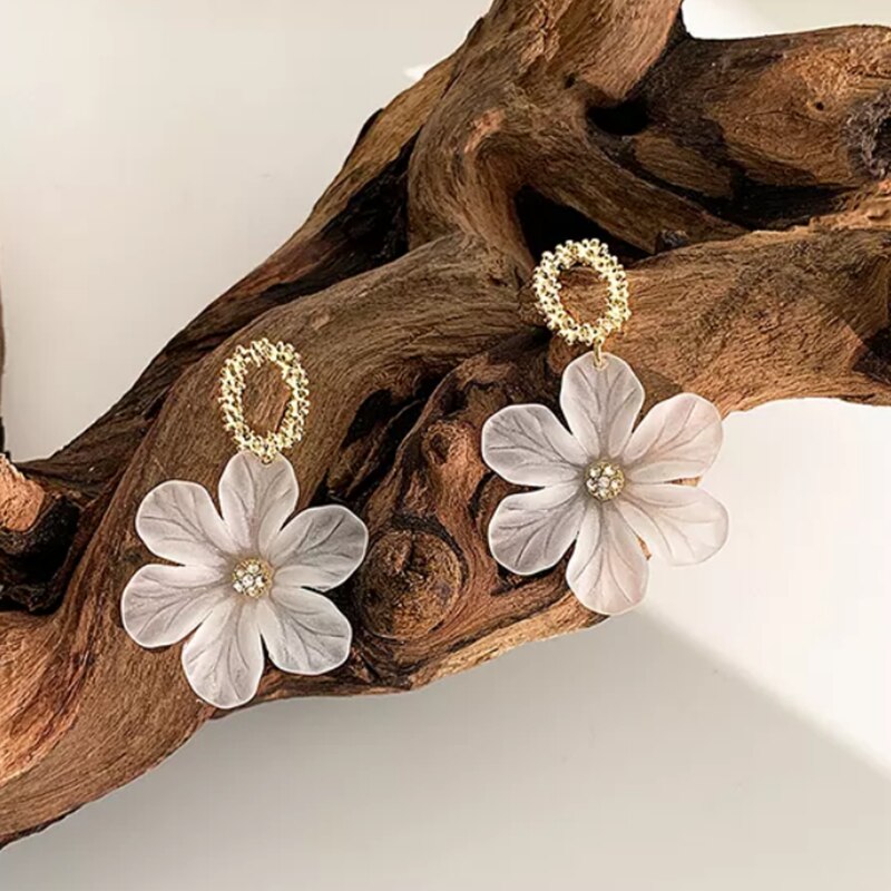 Cercei dama, floare alba, cristale semipretioase, aurii, EFAYN - eMAG.ro