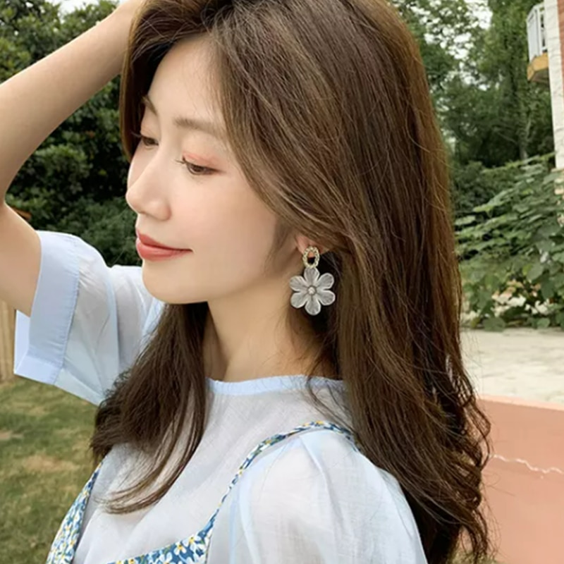 Cercei dama, floare alba, cristale semipretioase, aurii, EFAYN - eMAG.ro