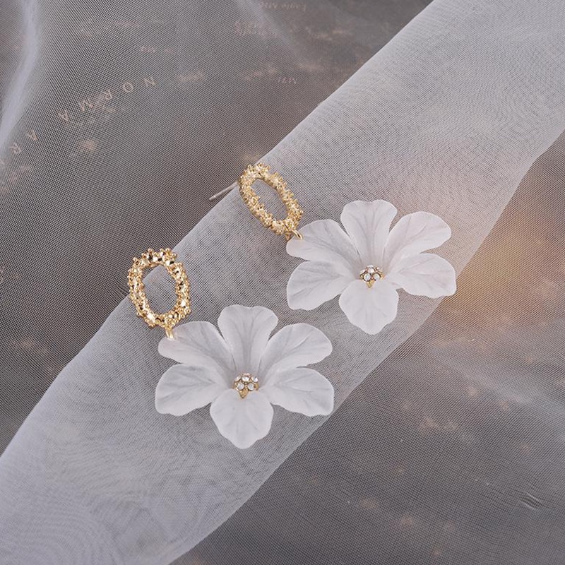 Cercei dama, floare alba, cristale semipretioase, aurii, EFAYN - eMAG.ro