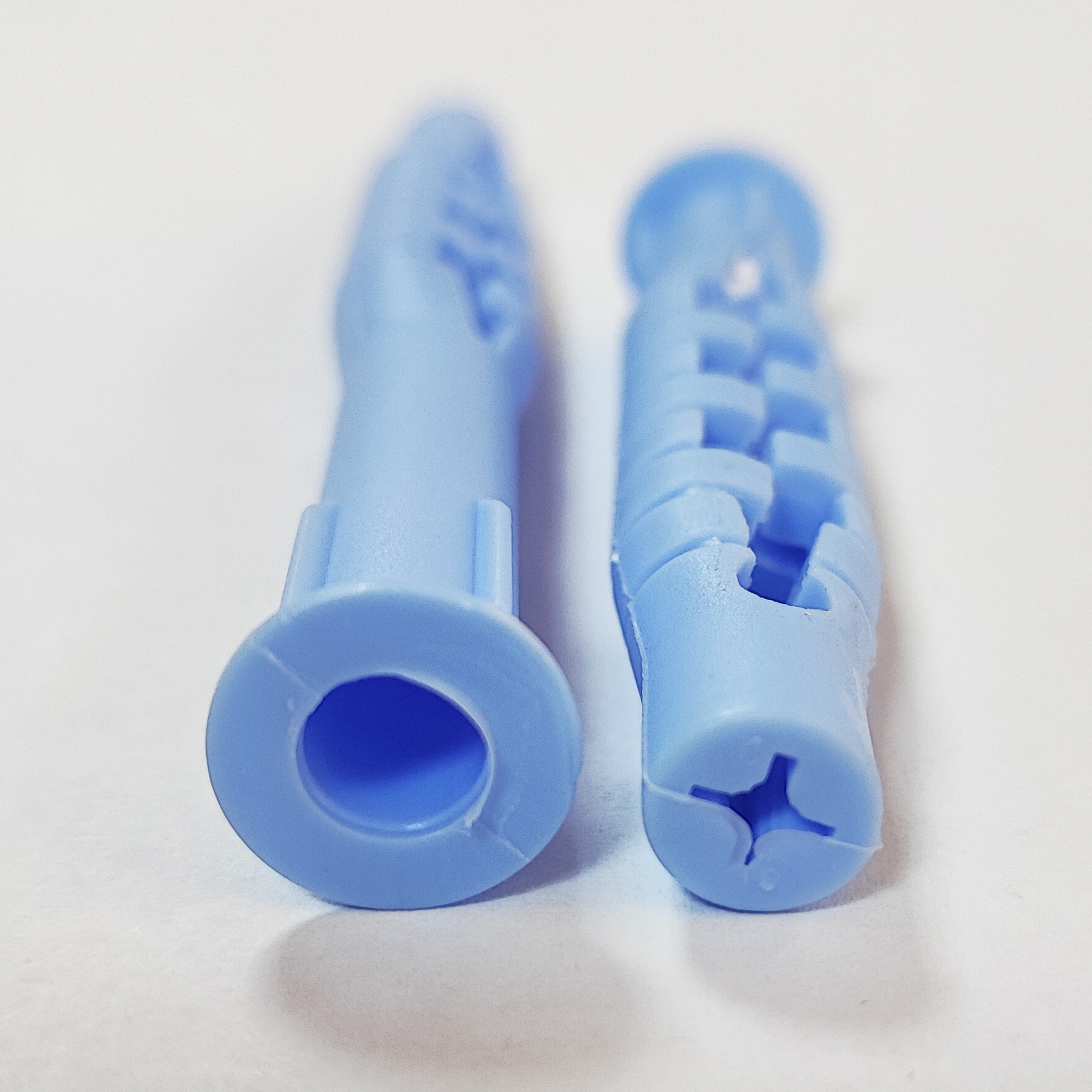 Set 50 Dibluri plastic Blue pentru beton si caramida 10x100 - eMAG.ro