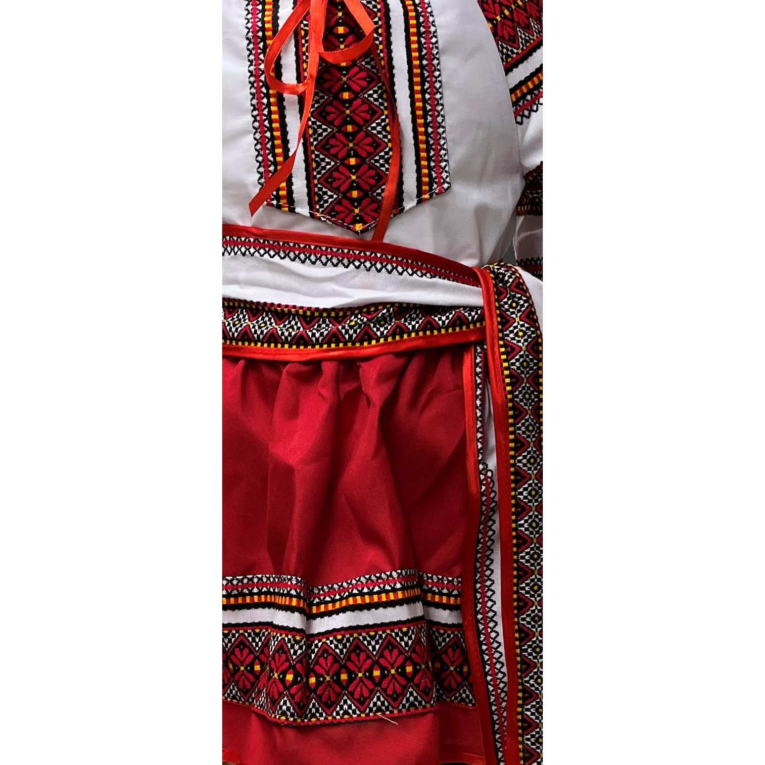 Costum popular pentru fetite, alb-rosu, 3 piese, 7 - 8 ani - eMAG.ro