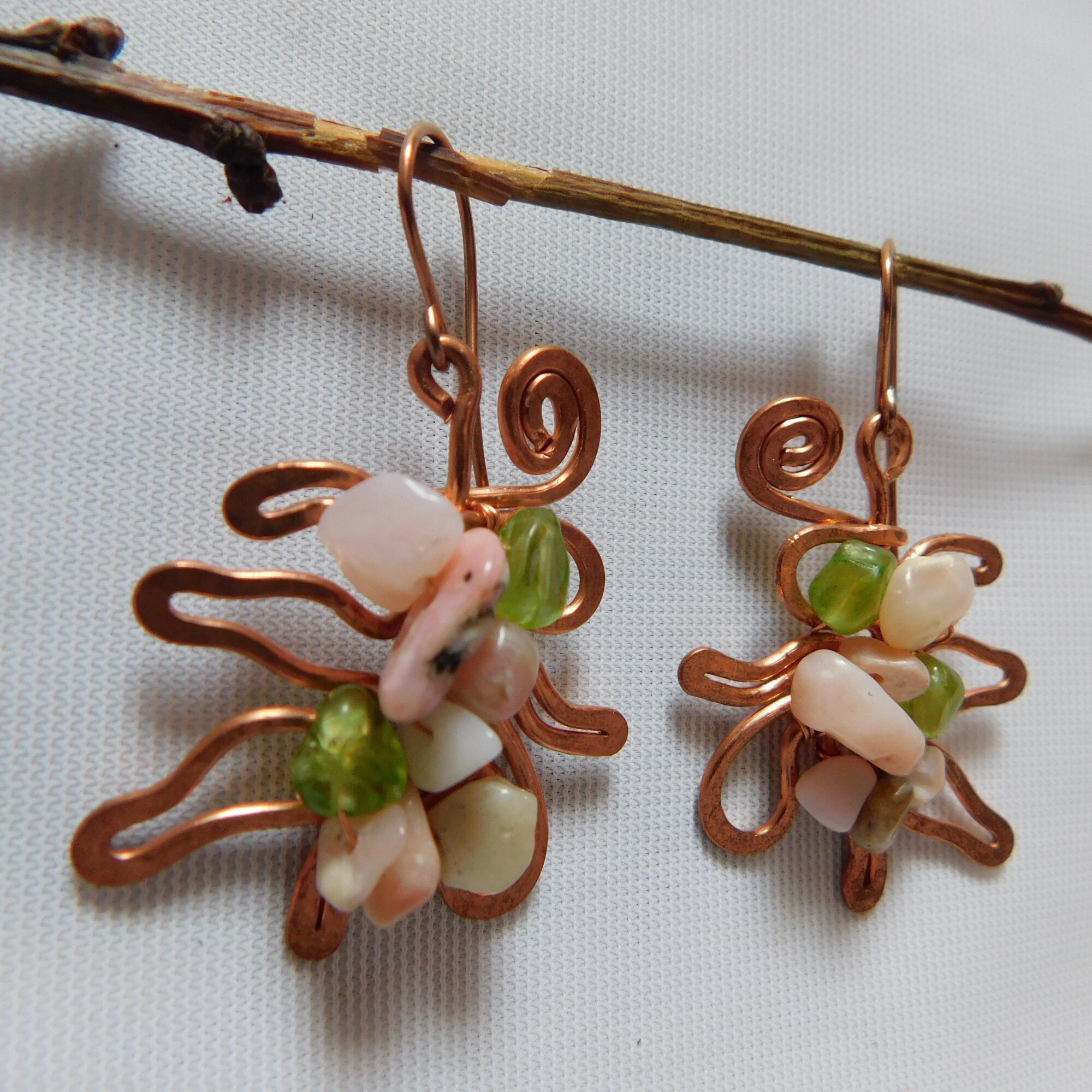 Cercei din cupru, frunza cu opal roz si peridot - eMAG.ro