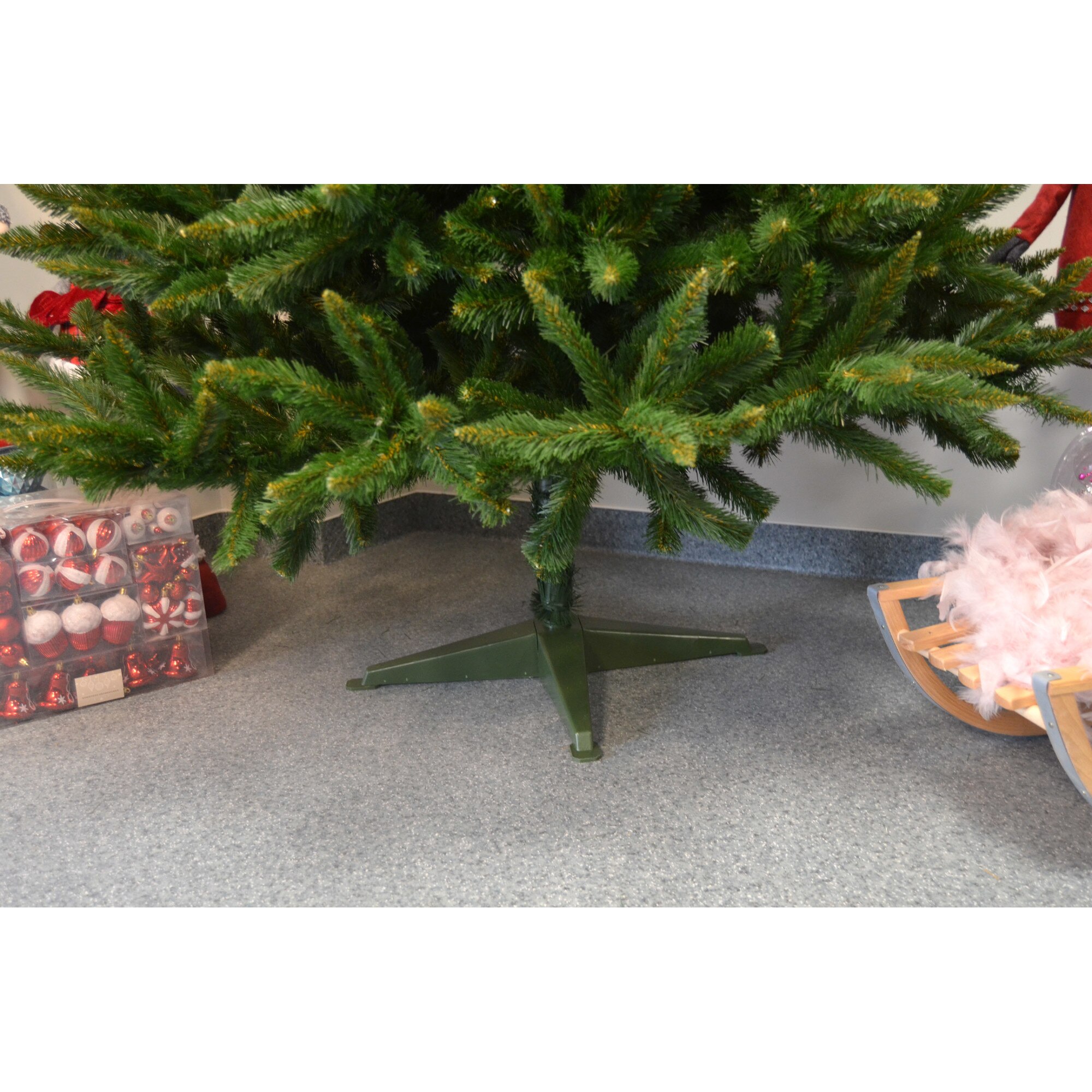 Brad artificial Christmas Deluxe by Sersimo, Himalaya, 240cm - eMAG.ro