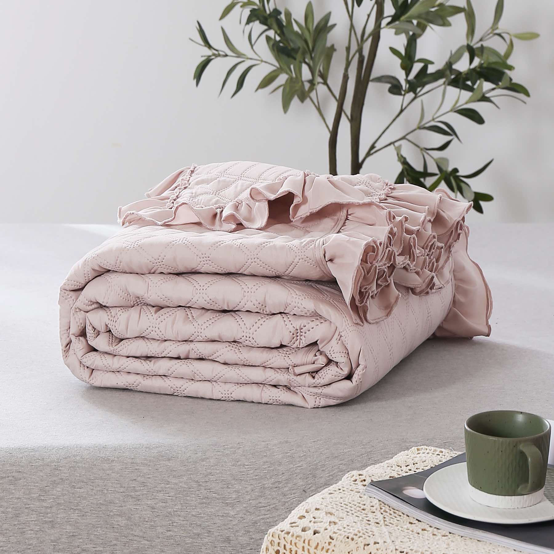 Cuvertura de pat Spod Igły i Nitki, Poliester, Volane, 240x260 cm, Roz ...