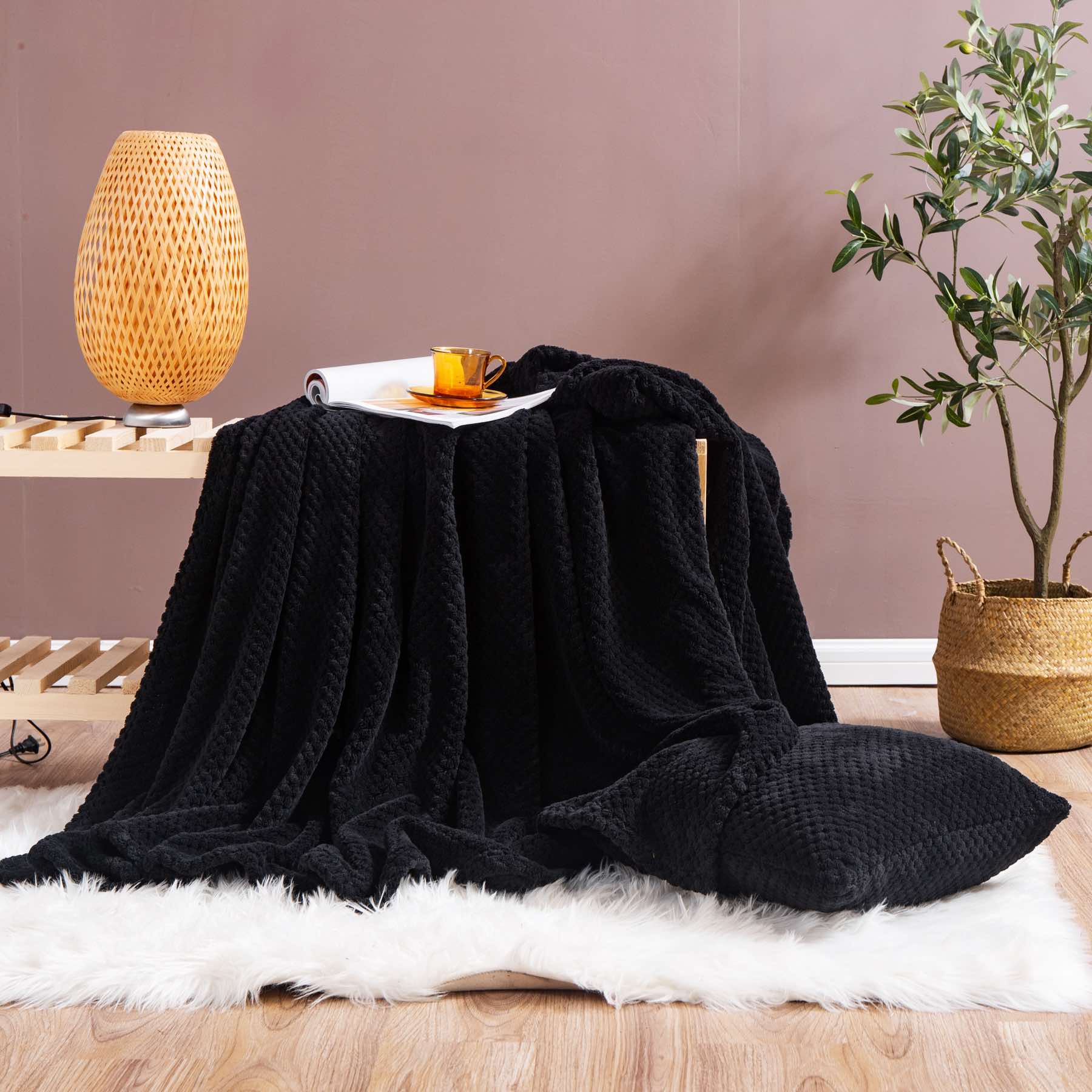 Patura Monte, Spod Igły i Nitki, Microfibra, 75 x 150 cm, Negru - eMAG.ro