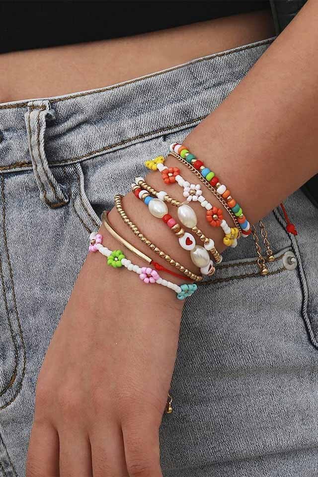 Set 8 bratari colorate, lantisoare, margelute, floricele, inimioare si ...