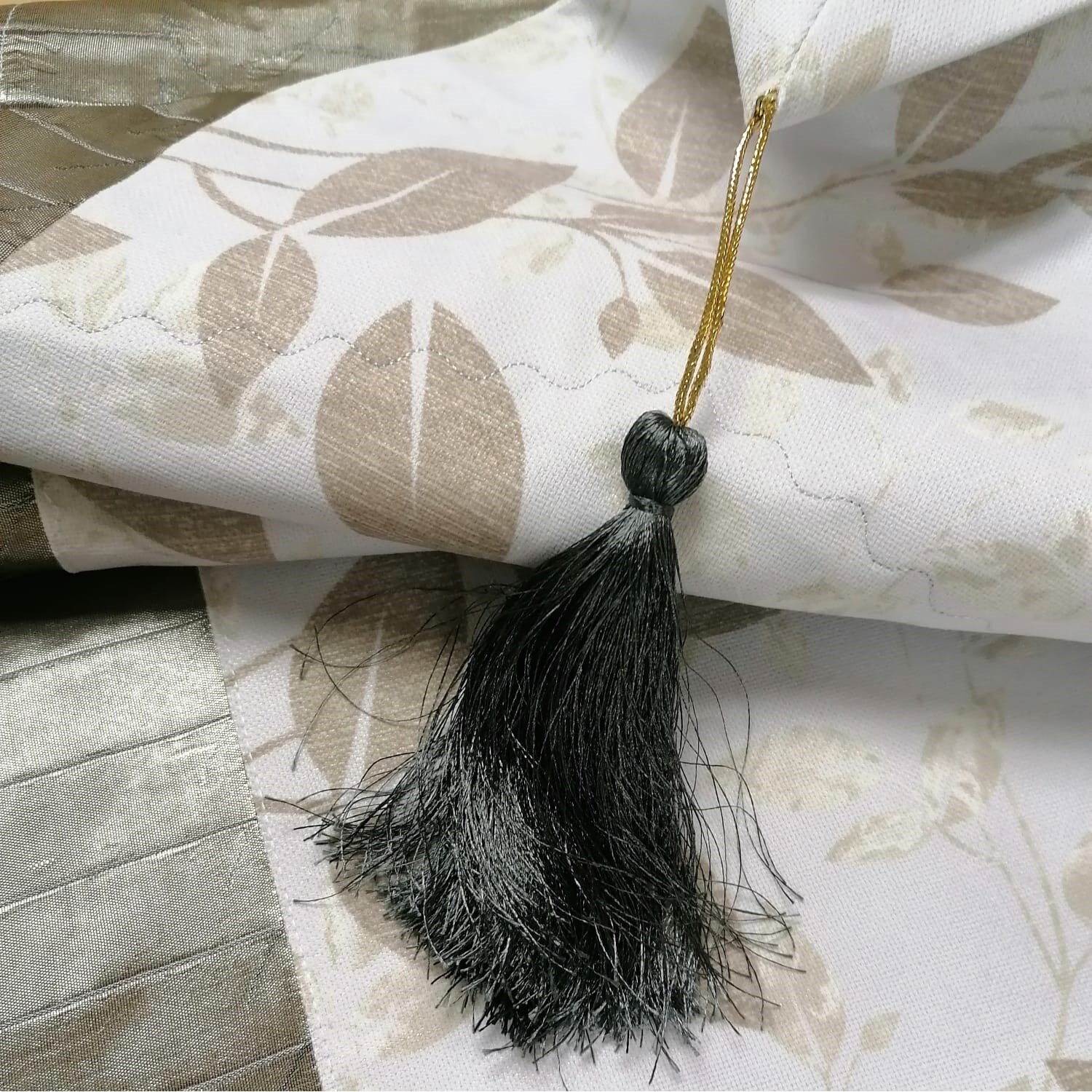 Traversa de masa Casa Bucuriei, model Festiv, bej argintiu, 40 cm x 140 ...