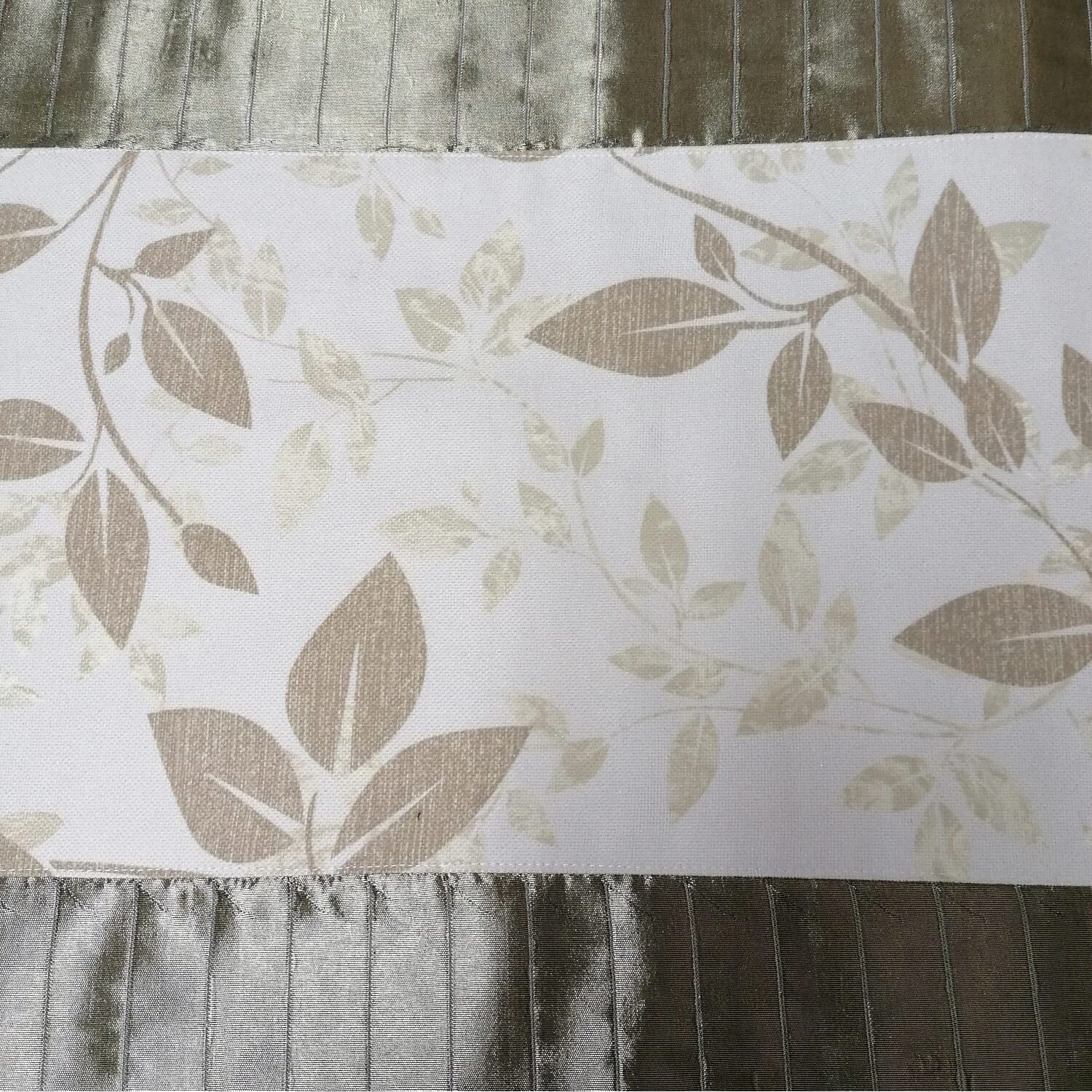 Traversa de masa Casa Bucuriei, model Festiv, bej argintiu, 40 cm x 140 ...