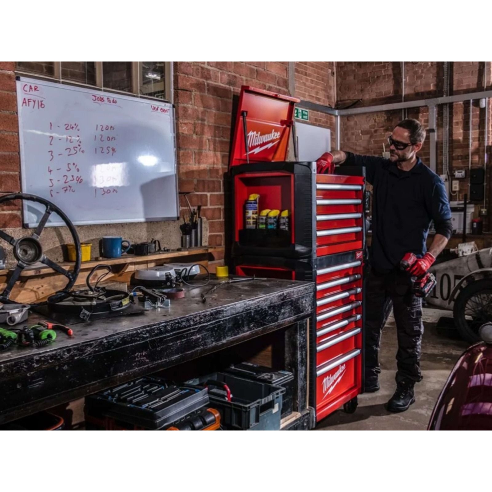 Dulap mobil pentru scule 7 sertare SRC30-1 Milwaukee - eMAG.ro