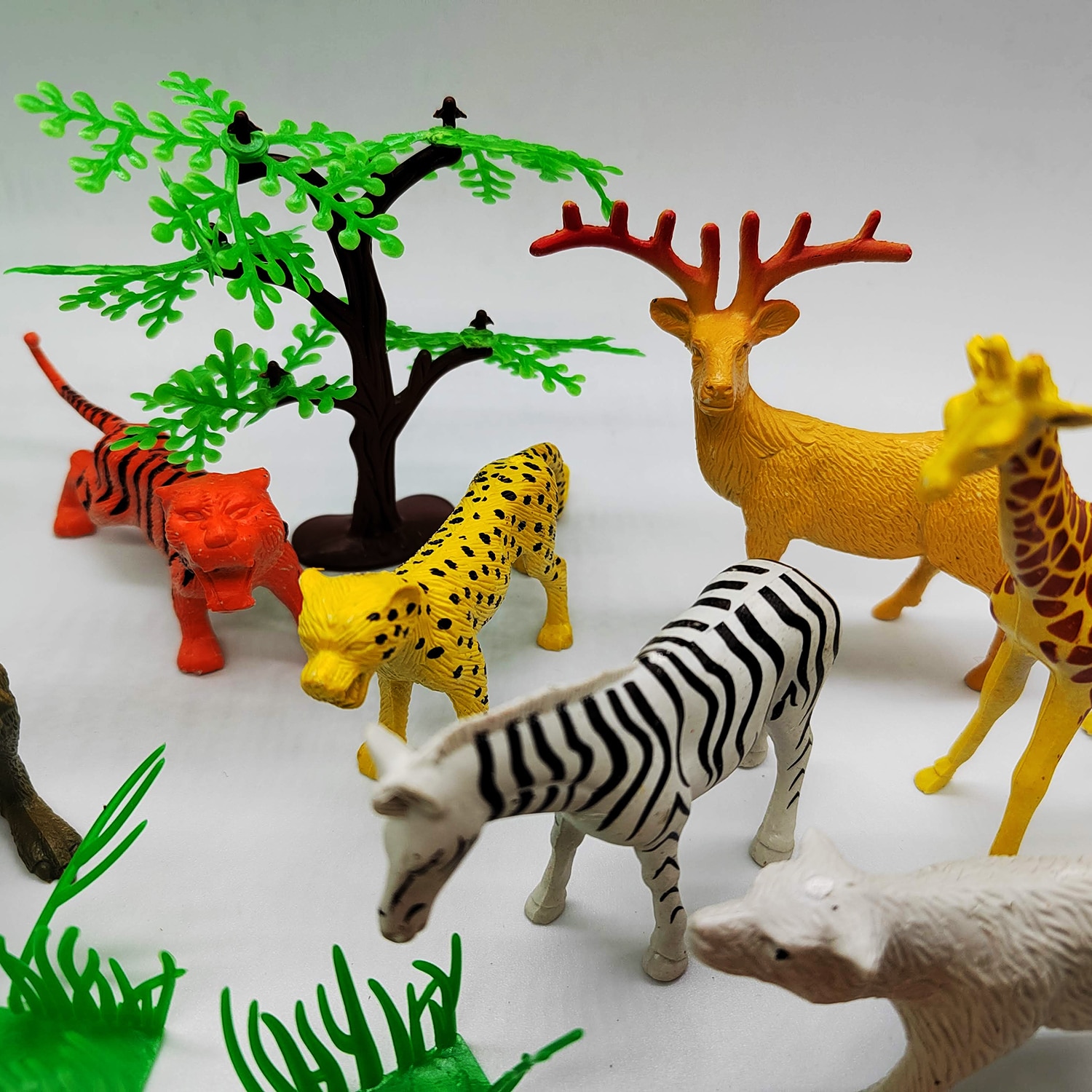 Figurine animale salbatice, "Animal Kingdom", 12 buc/set - eMAG.ro