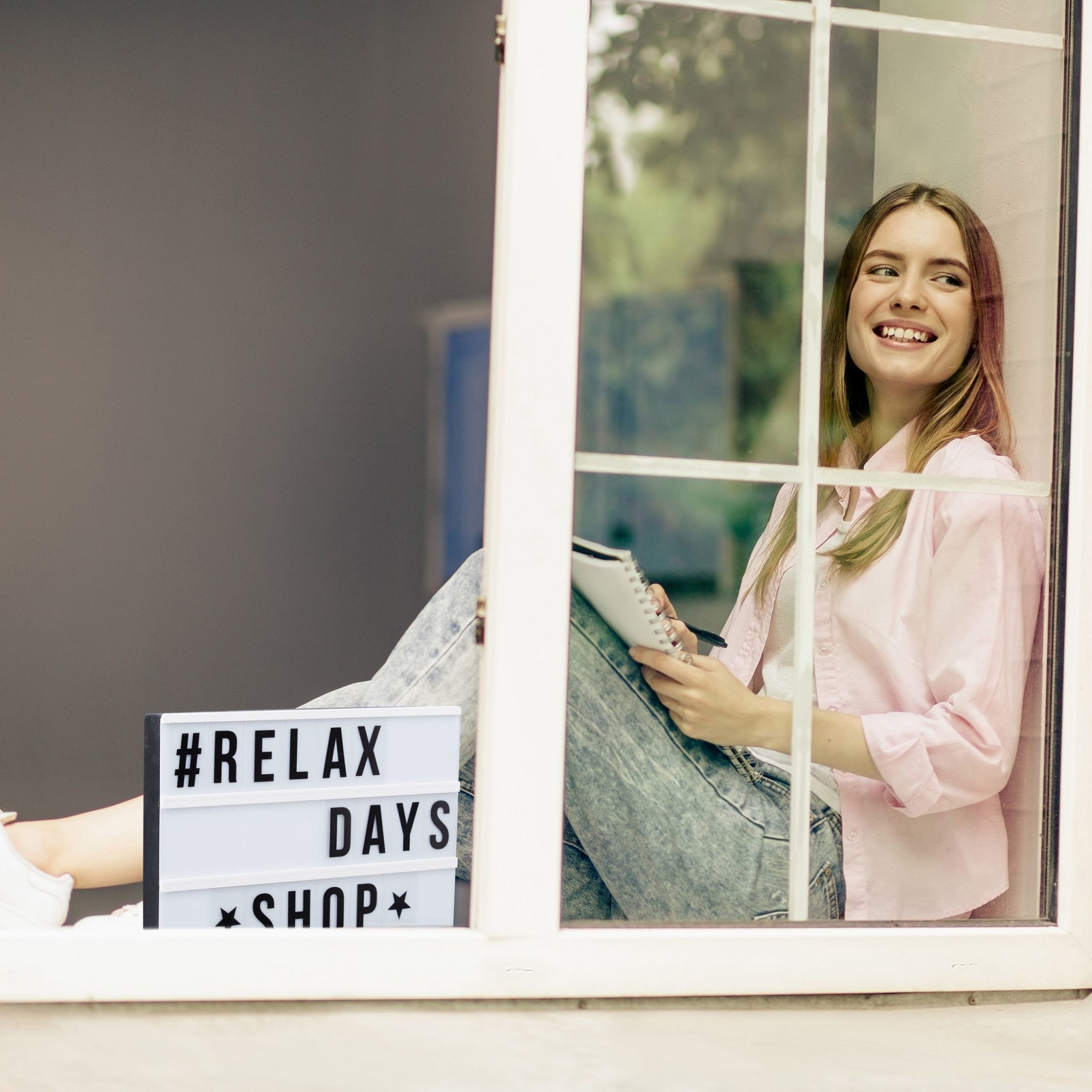 Caseta luminoasa, 85 carduri cu litere, cifre si caracterele speciale ...