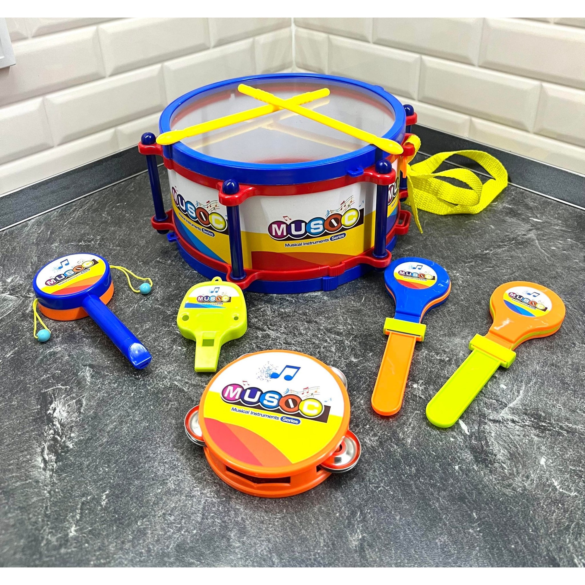 Set muzical cu 6 instrumente, toba cu doua bete, fluier, doua ...