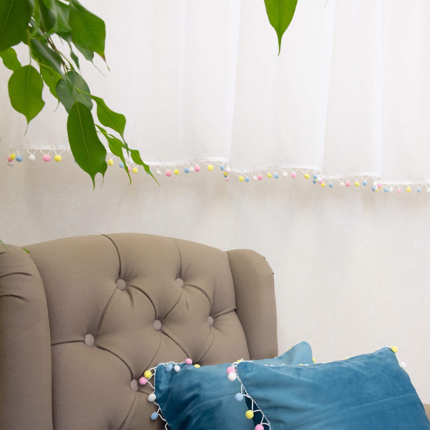 Perdea scurta din voal, Hiko Ana Candy pom pom, 200x160cm, cu rejansa ...