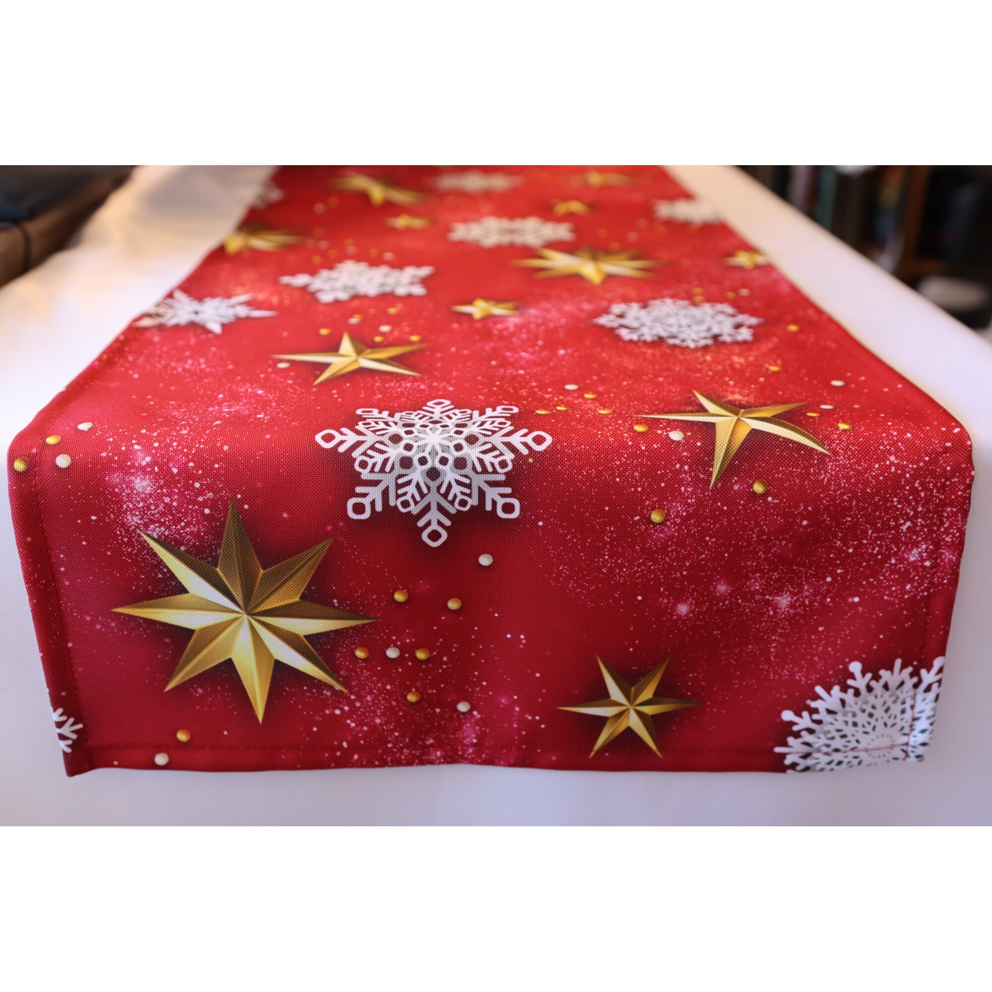Fata de masa decorativa, Stele pe un fundal rosu, 40 cm x 240 cm - eMAG.ro