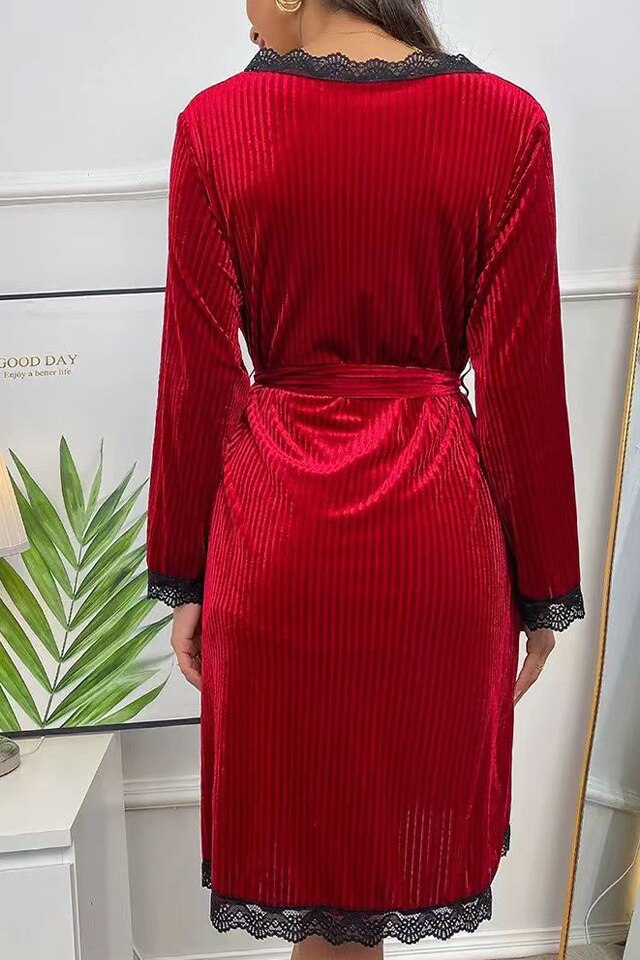 Set Rafinat 2 piese, Halat Elegant si Rochie Sexy, din Catifea si ...