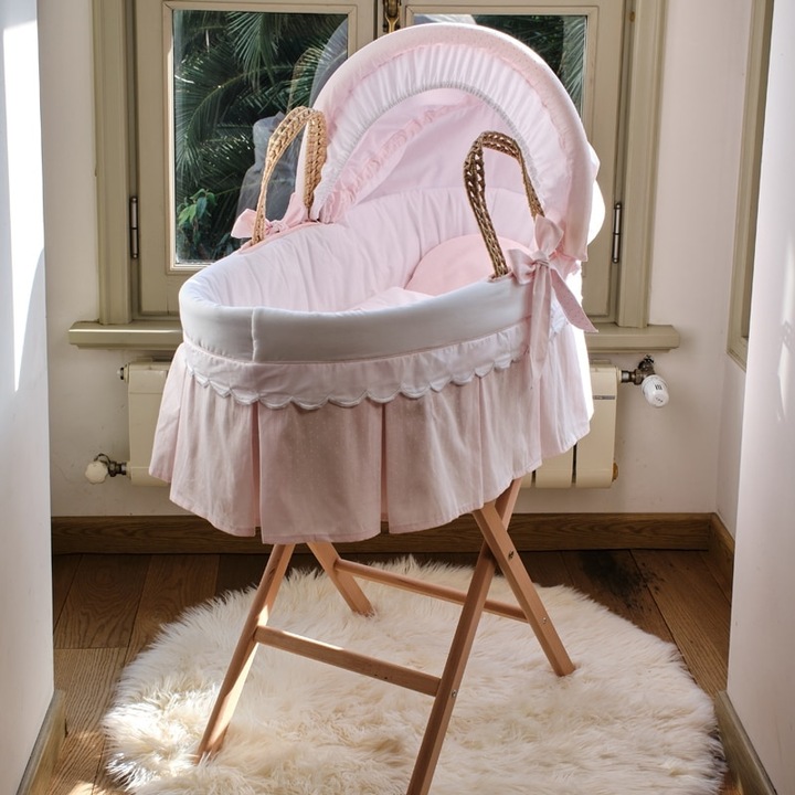 Cosulet bebe pentru dormit handmade, include stand si set de lenjerie ...