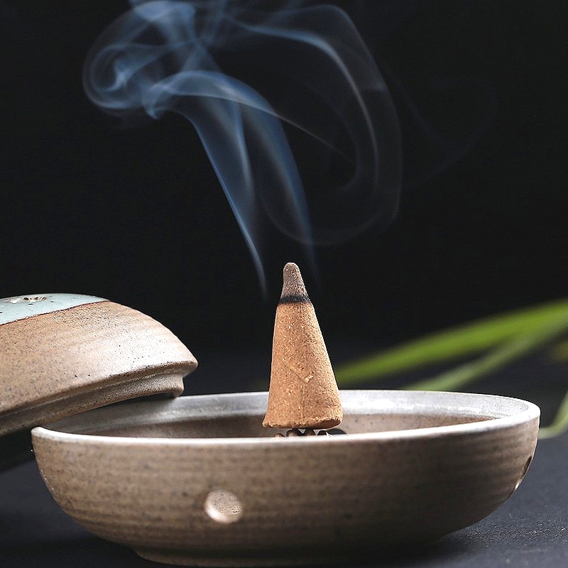 Set conuri parfumate Flori Armonioase 4 buc, suport si con Palo Santo ...