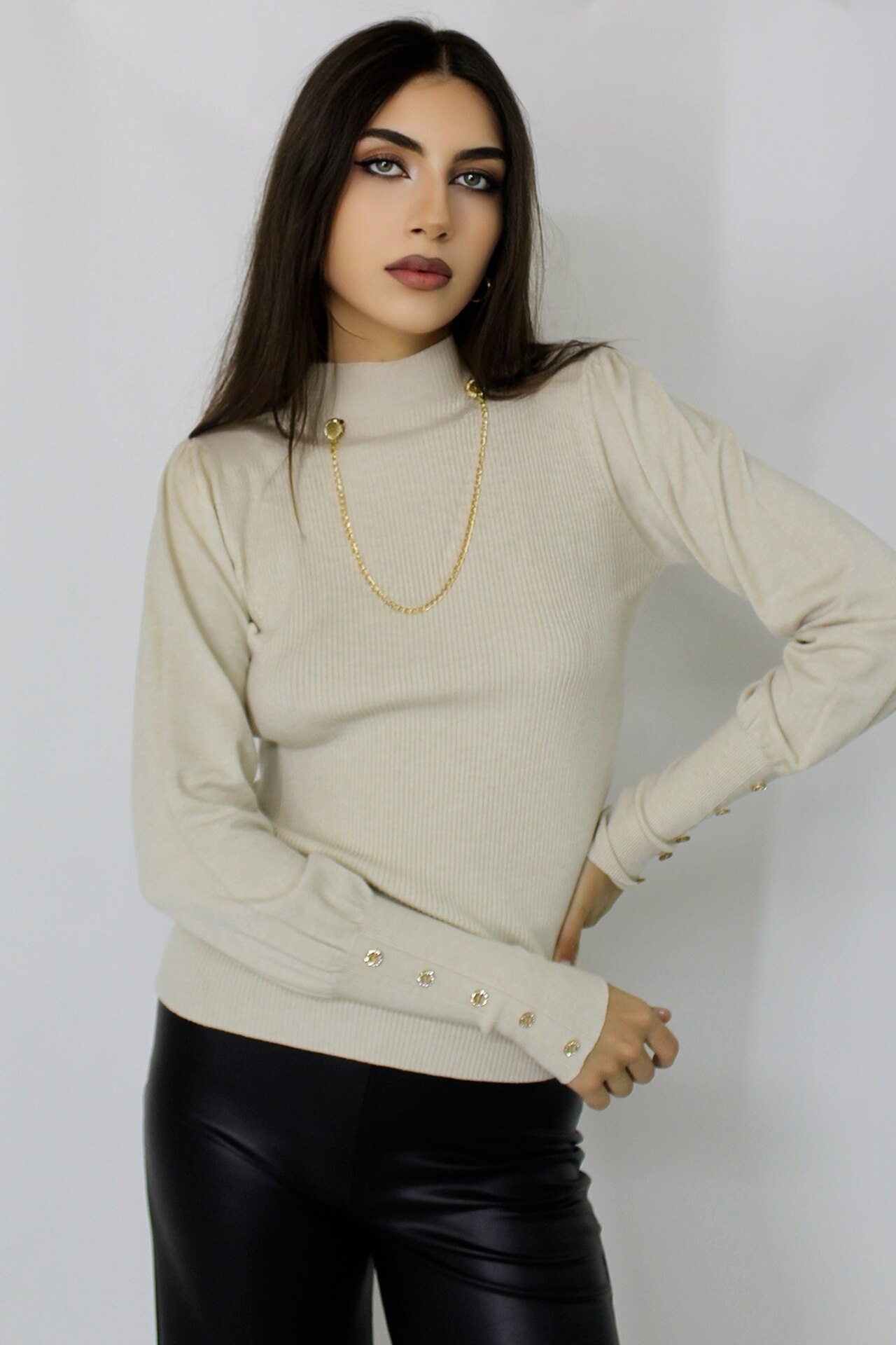 Zarita női blúz, kasmír és stilizált gallér finom fémlánccal, Krém ...