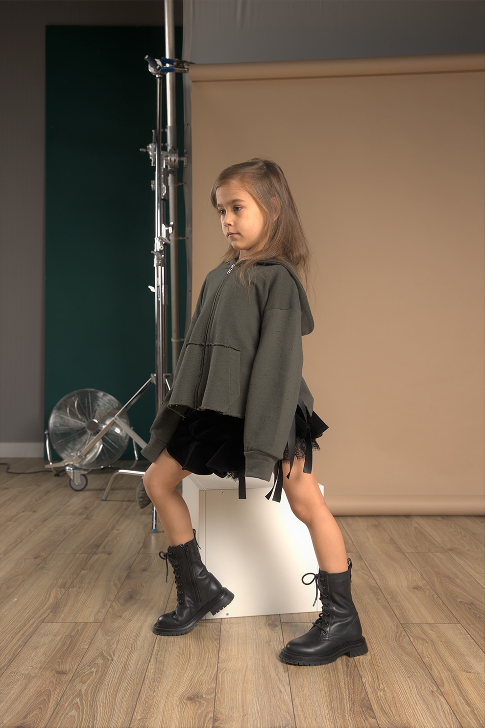 Urban Corner, Hanorac lejer cu fermoar, Kaki, 128 CM - eMAG.ro