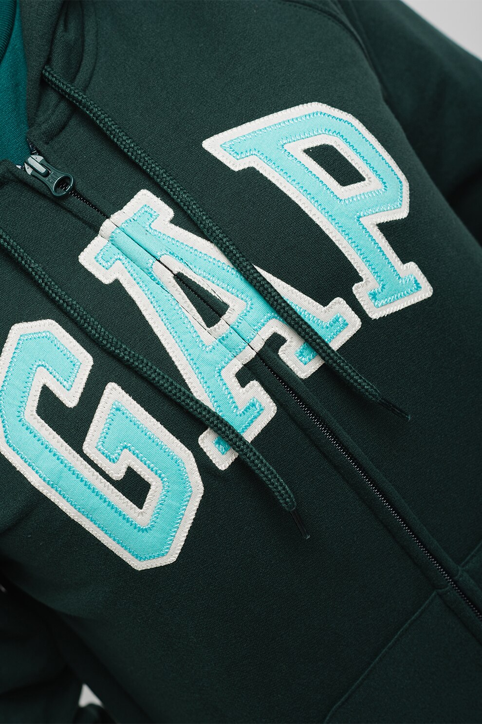 GAP, Худи с цип и пришито лого, Тъмнозелен, Мръснобял, Светло синьо, XS - eMAG.bg