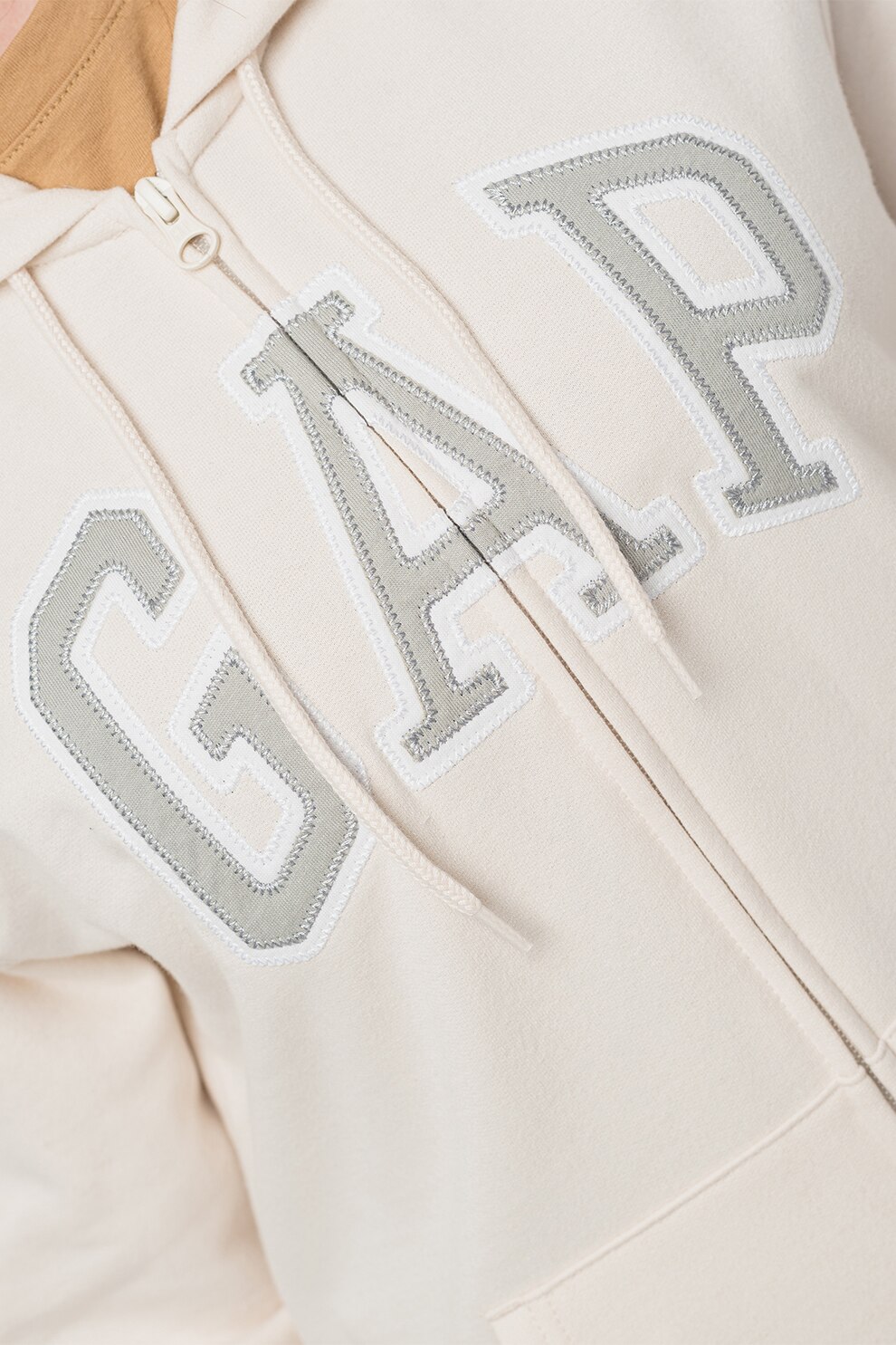 GAP, Худи с цип и бродирано лого, Бял, Бежов, Пепеляво сиво, XL - eMAG.bg