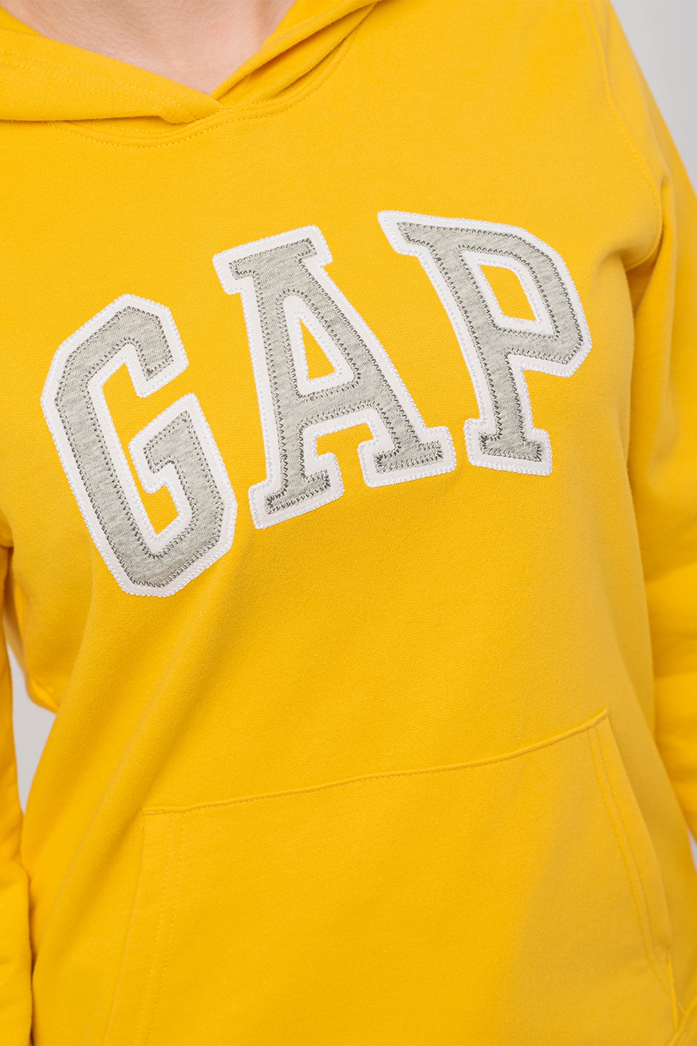 GAP, Худи с бродирано лого и джоб кенгуру, Бял, Шафраново жълто, Пепеляво сиво, L - eMAG.bg