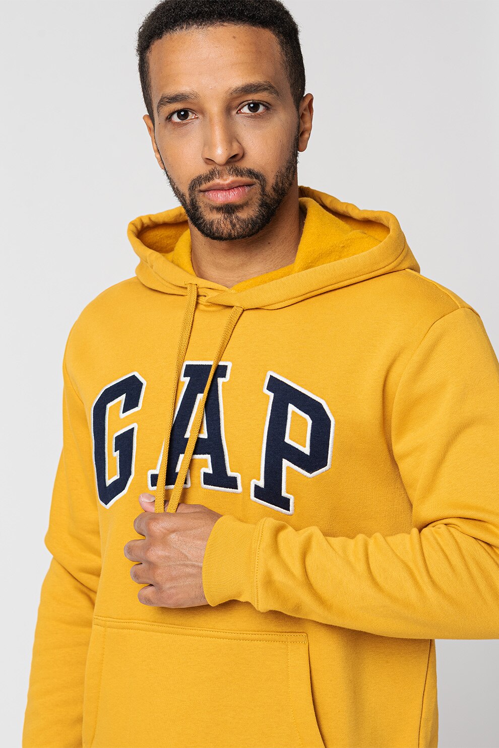 GAP, Худи с джоб кенгуру и лого, Златист, XL - eMAG.bg