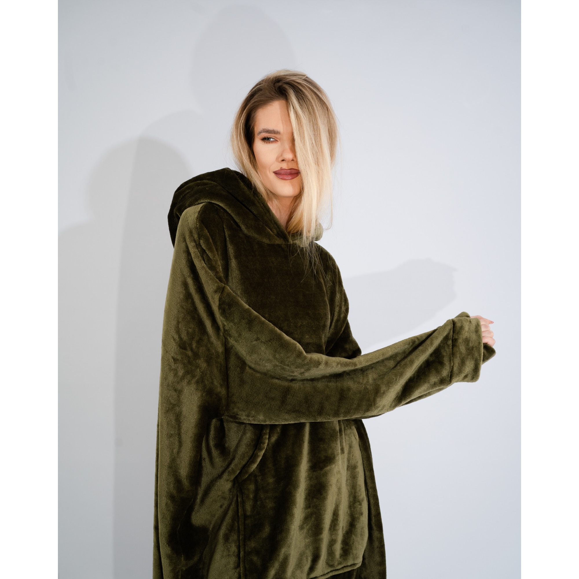 Patura cu Maneci tip Hanorac, Lung, cu Gluga si Buzunare, Premium ...