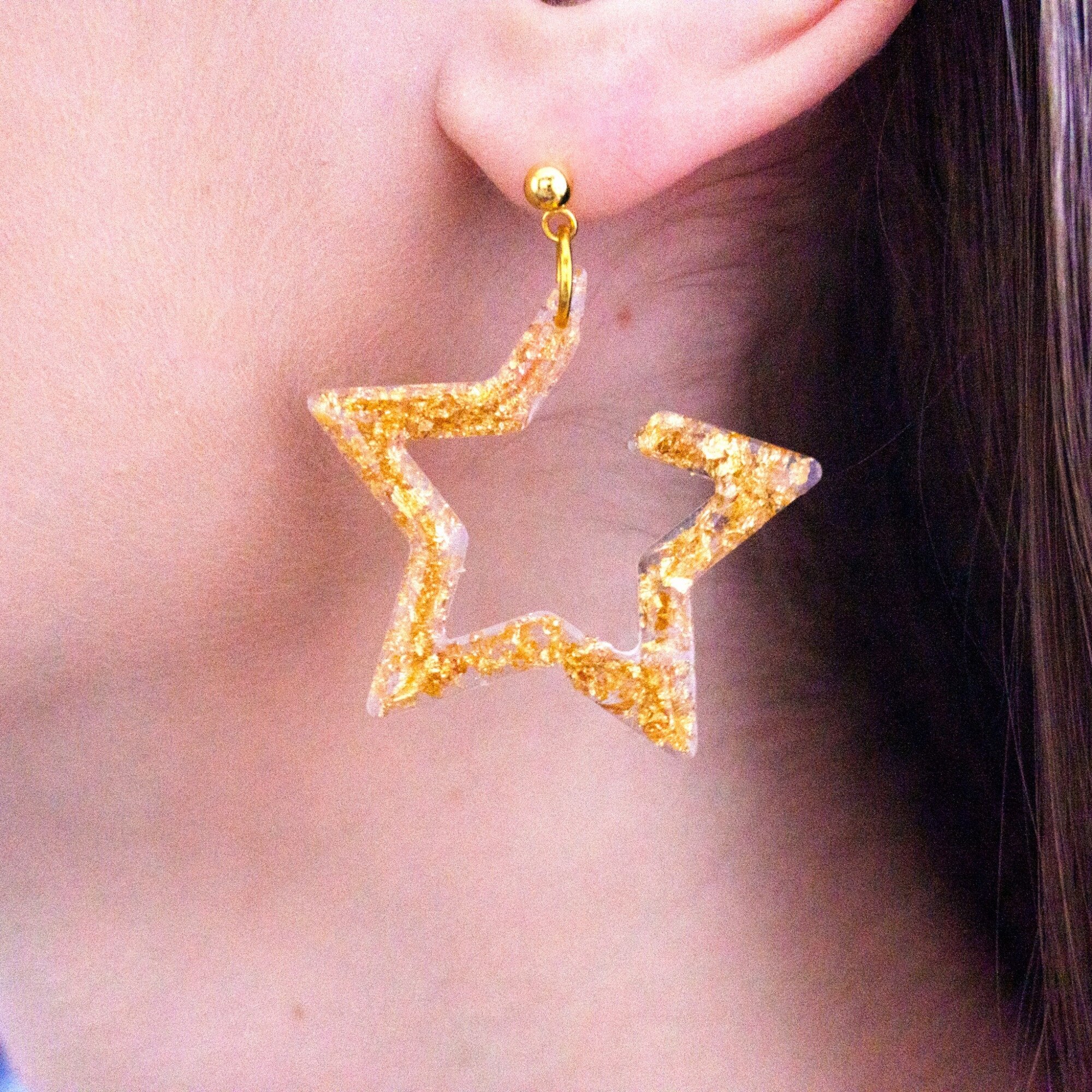 Cercei in forma de stea, cu foita aurie, Golden Star, handmade din ...