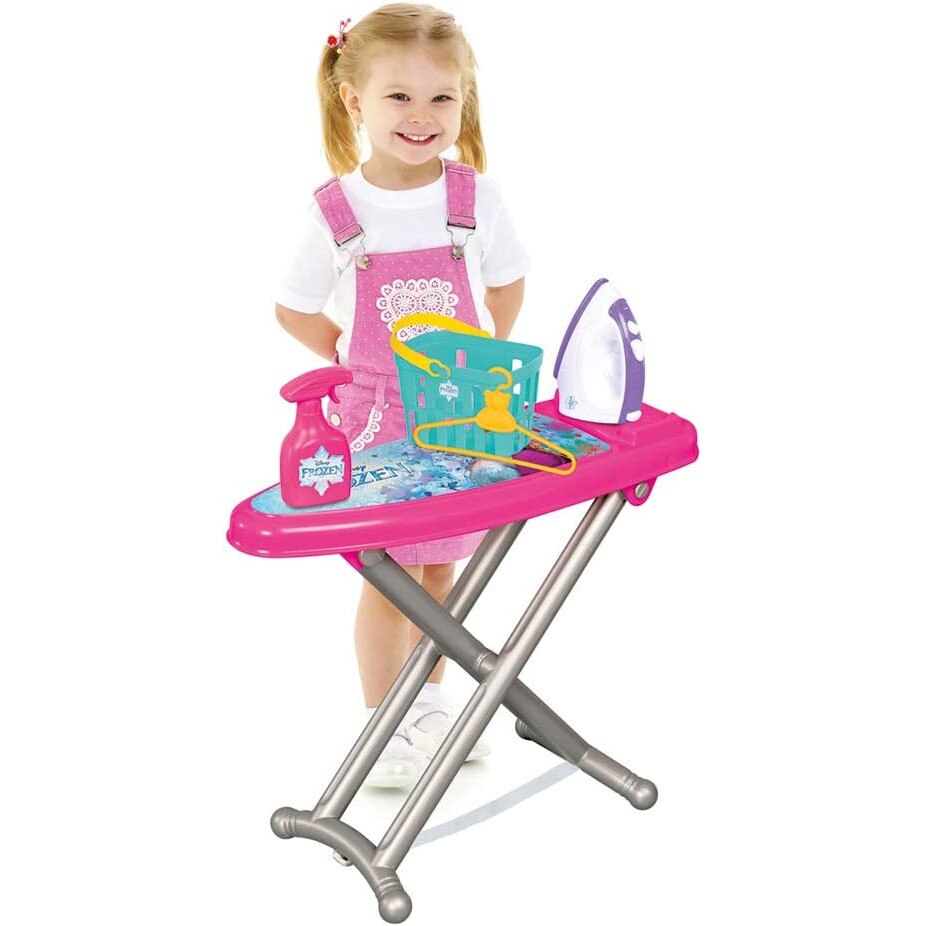 Set de curatenie Frozen cu masa de calcat, fier, cos de rufe, umeras si ...