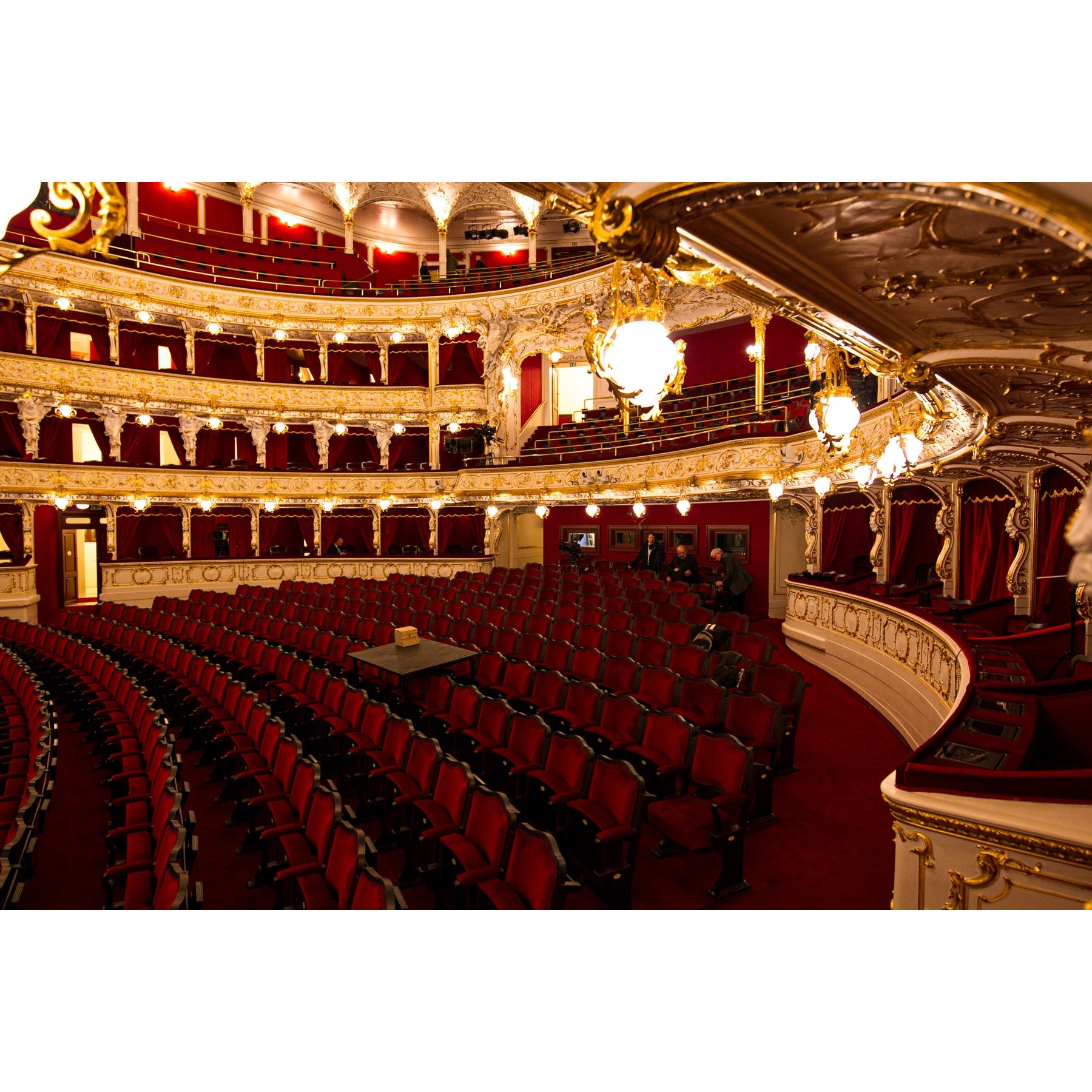 Pachet Revelion la opera in Praga – La Boheme, Pachet Balcon, 2 ...