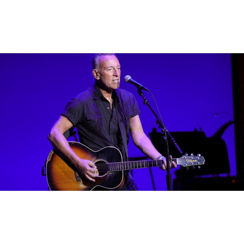 Pachet Concert Bruce Springsteen, 2 Persoane, Standing, +18 ani, Cazare ...