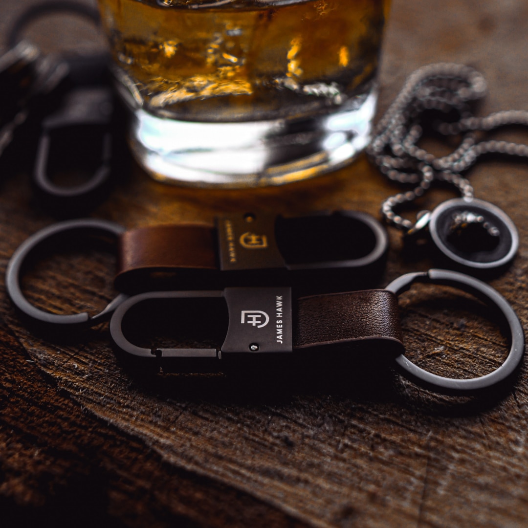 Breloc chei din piele naturala, James Hawk, cu carling de metal, 9cm ...