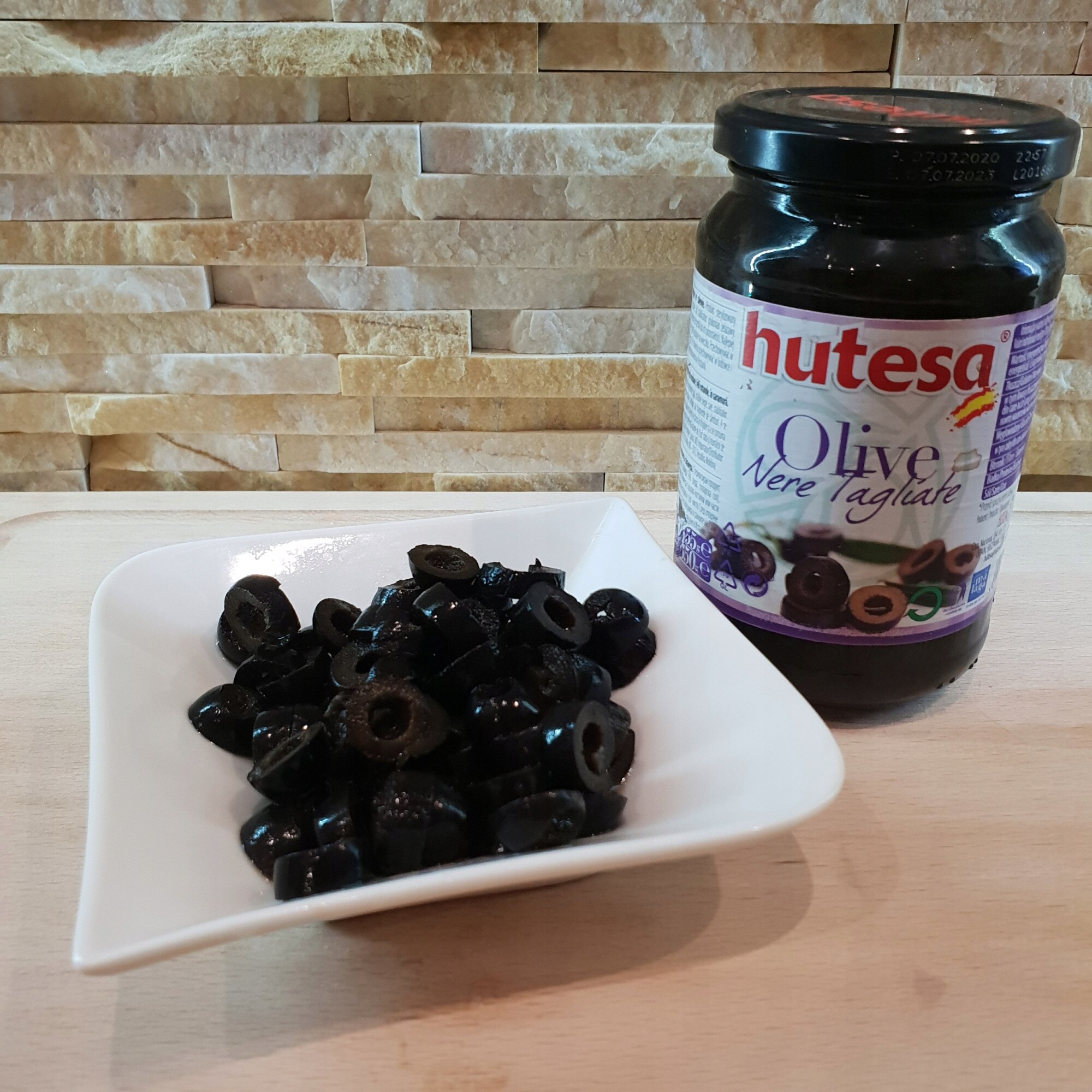 Masline negre felii rotunde in saramura, 350g, Hutesa - eMAG.ro