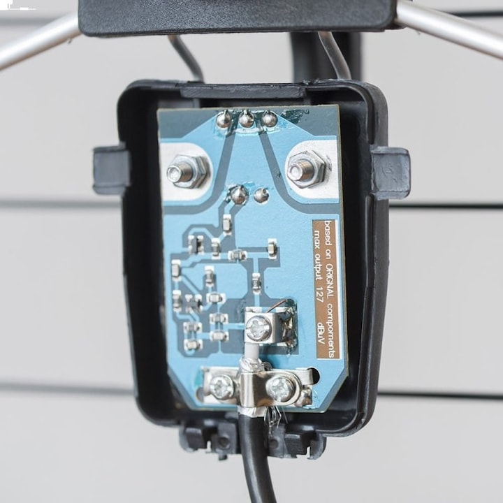 Antena TV pentru interior, cu amplificator, 40dB - eMAG.ro