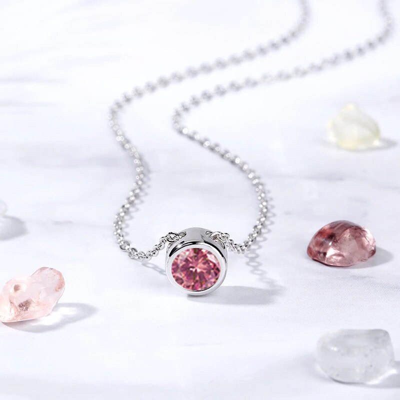 Lantisor CLASStitude cu pandantiv tip piatra lunii de nastere, Rubin ...