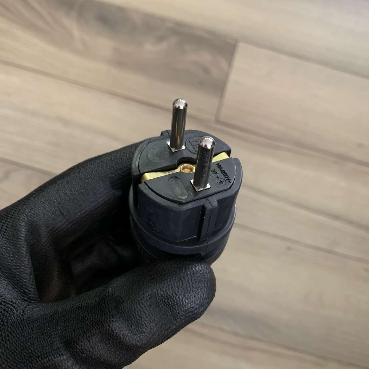 Stecher cauciucat Horoz Schuko, 16A, negru, 220V - eMAG.ro