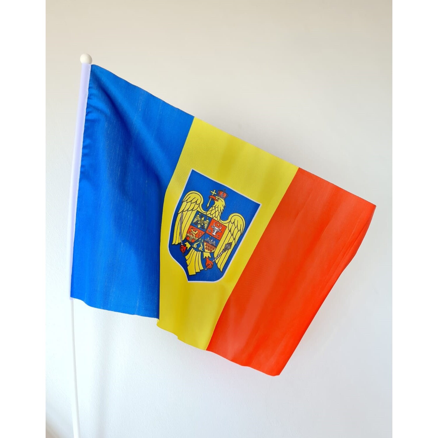 Set 12 Steaguri tricolore cu stema, 30 cm x 45 cm, Romania / flag ...