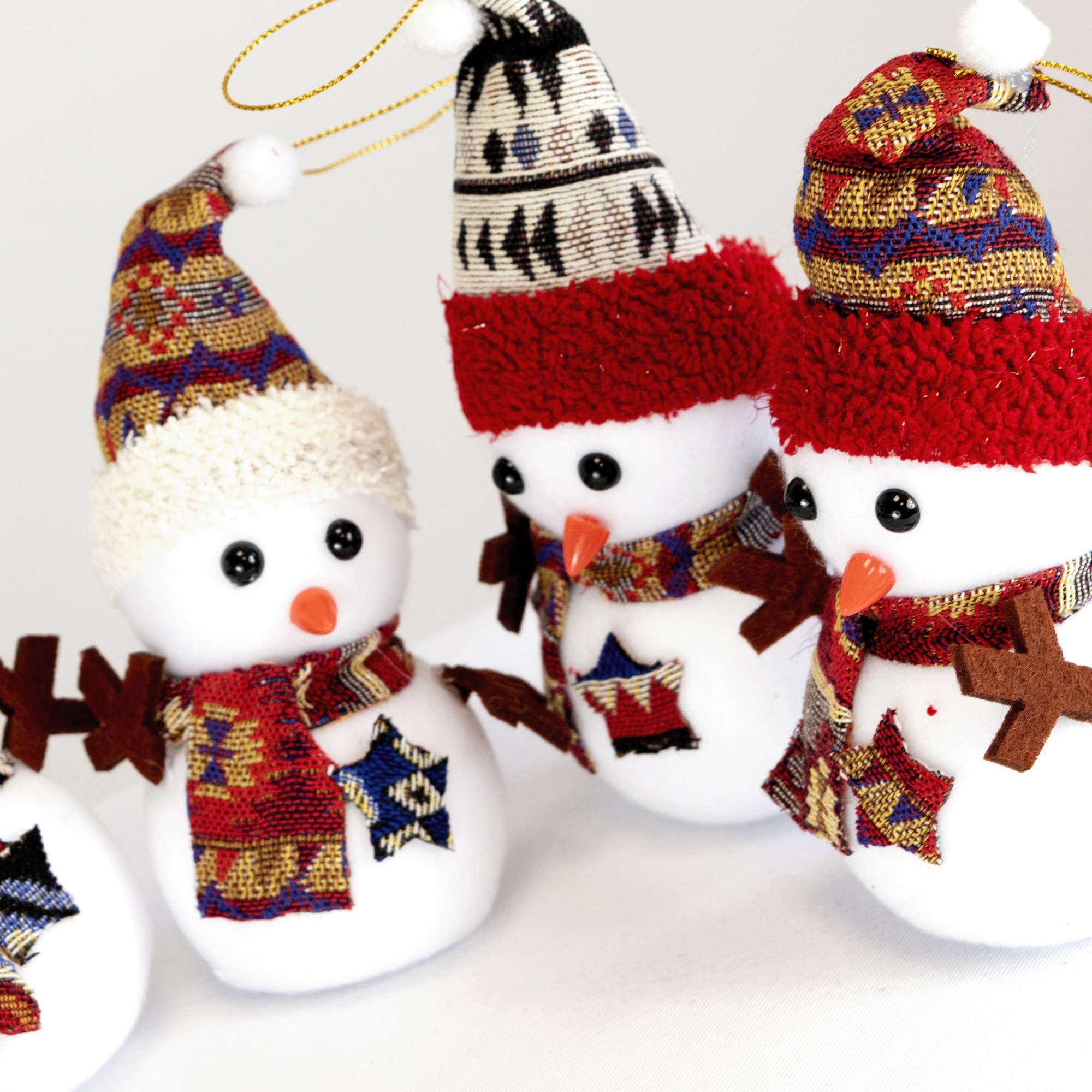 Set 6 globuri, de Craciun, Om de Zapada, traditionale - eMAG.ro