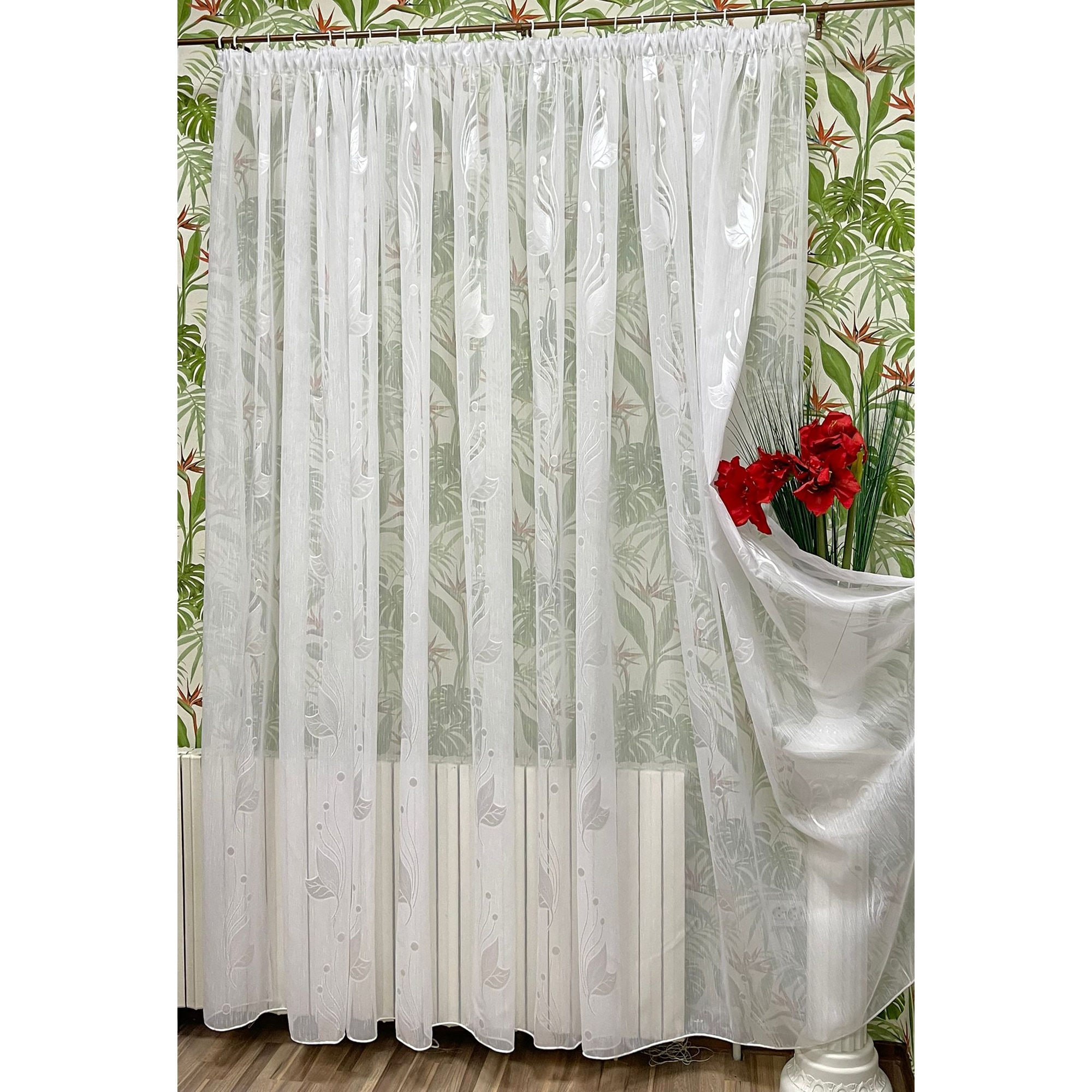 Perdea brodata, culoare alba, din colectia "Fantezie cu frunze by Liz ...