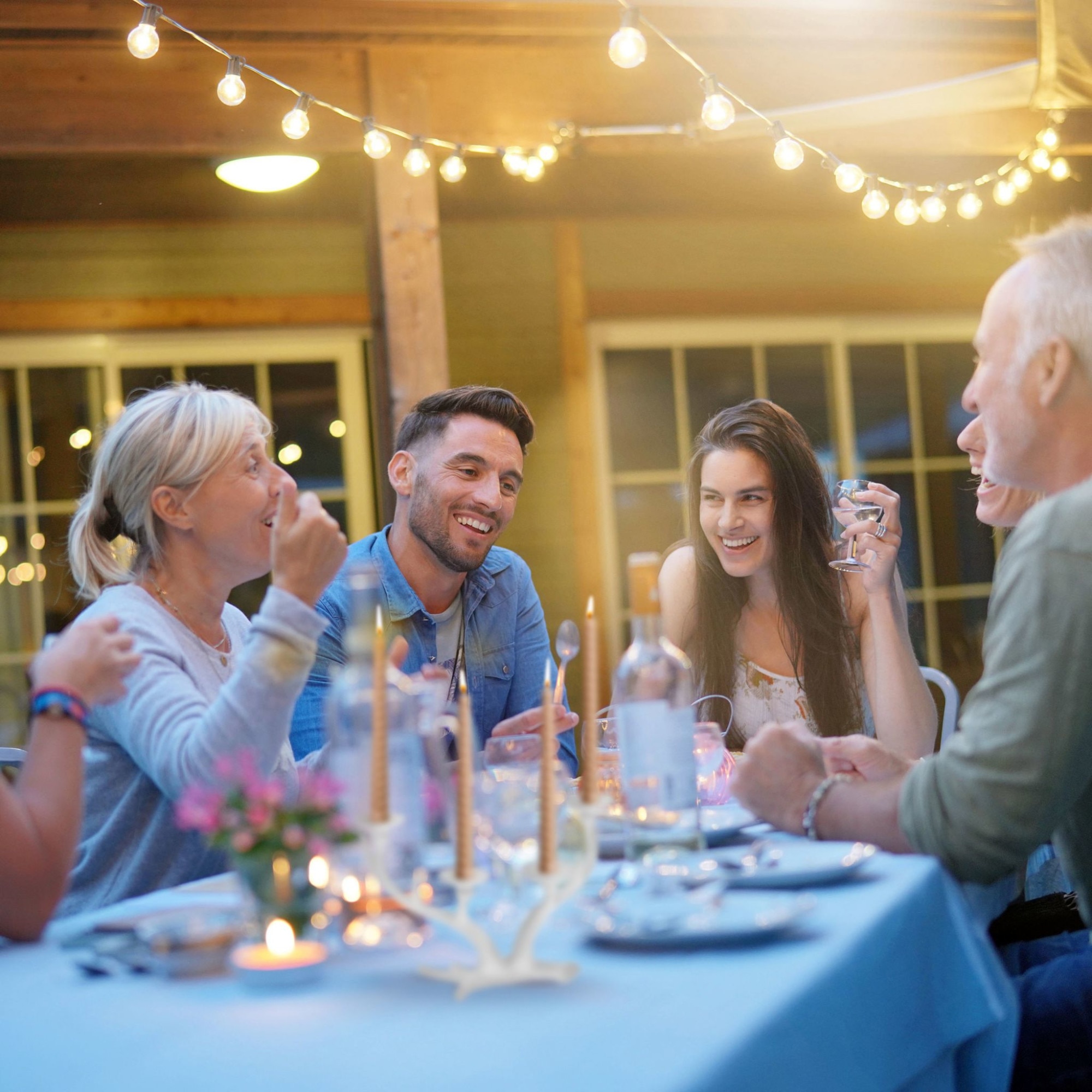 Sfesnic vintage cu 4 brate, culoare alb, dimensiuni 13 x 22 x 10,5 cm ...