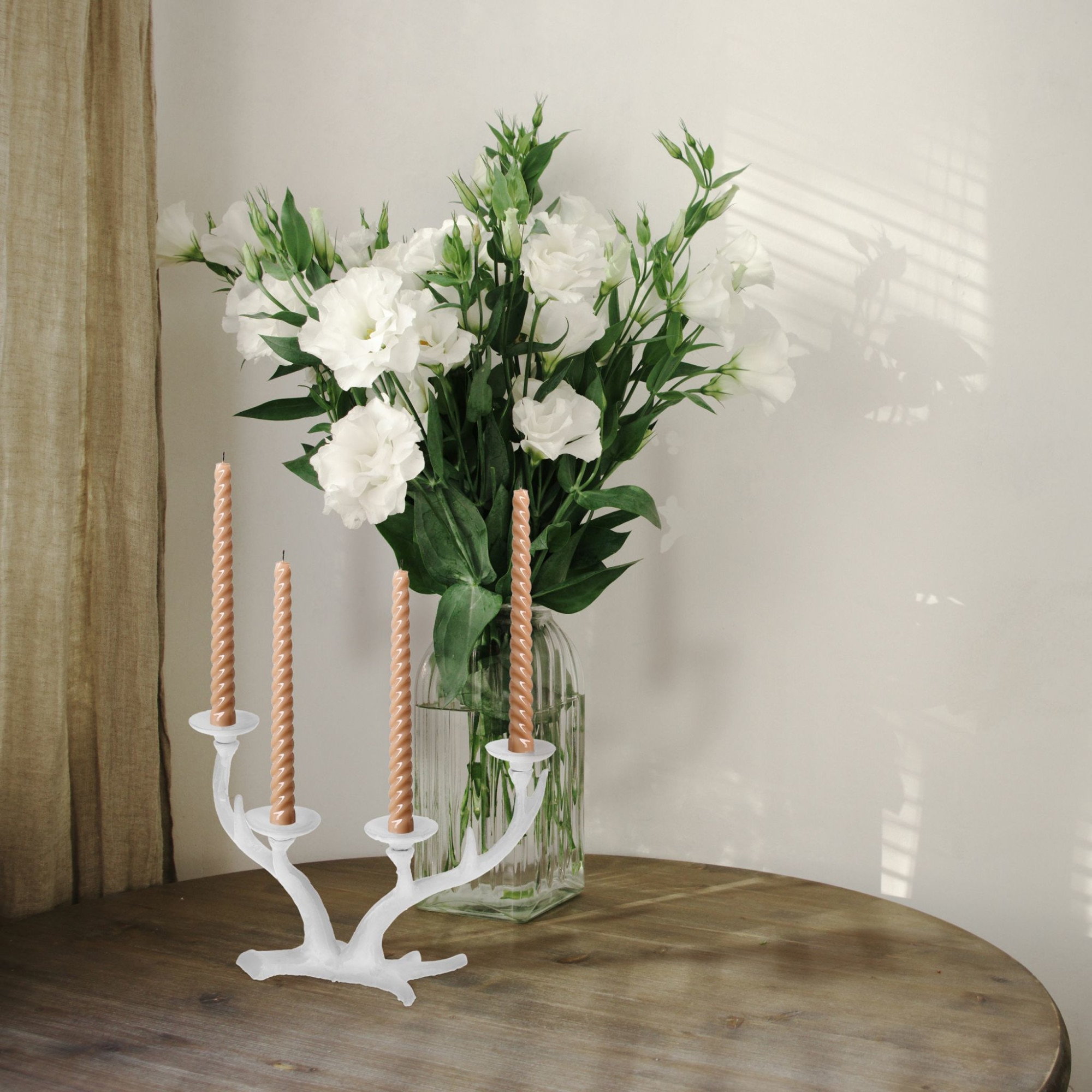 Sfesnic vintage cu 4 brate, culoare alb, dimensiuni 13 x 22 x 10,5 cm ...