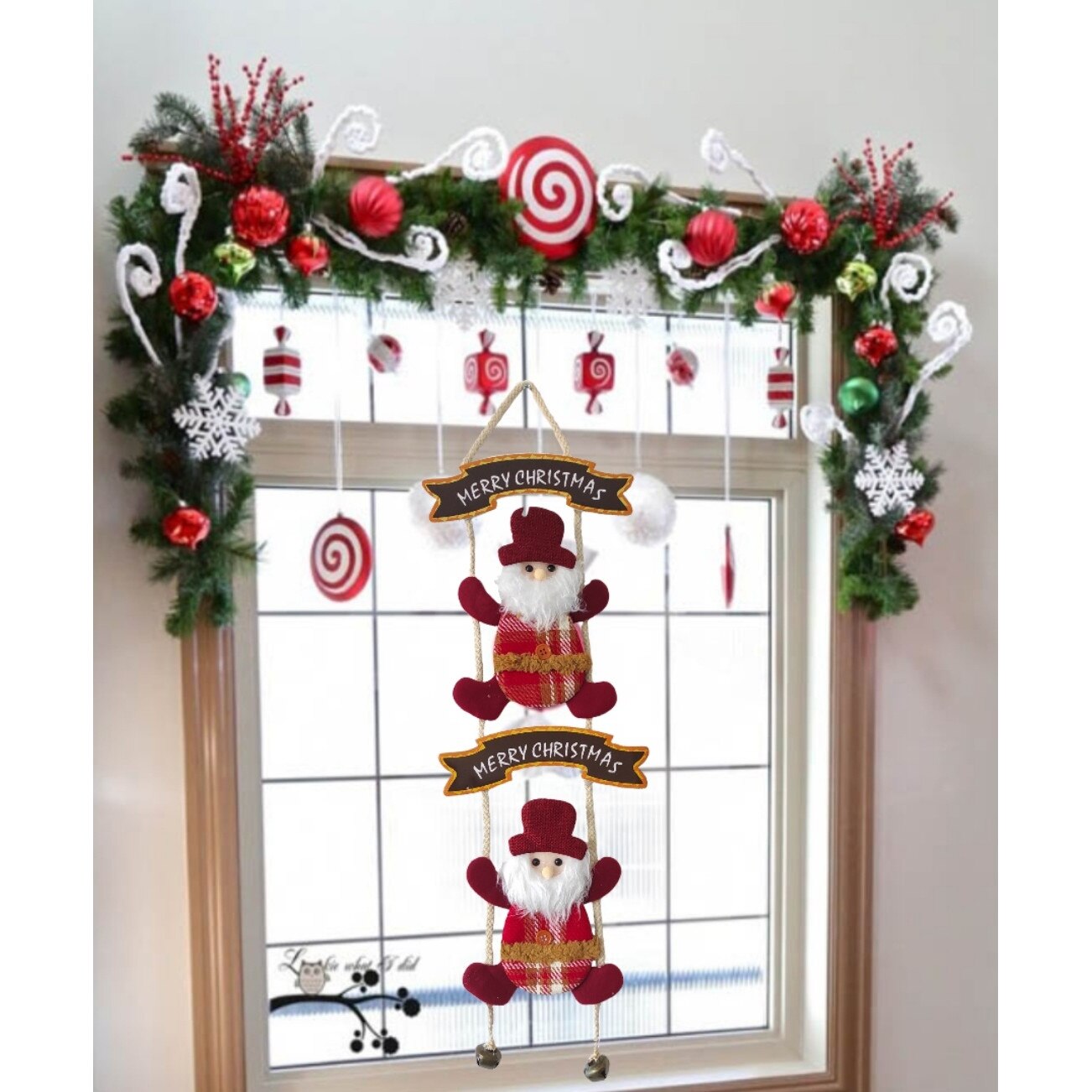 Figurina decorativa fereastra, Mos Craciun pe scara, din material ...